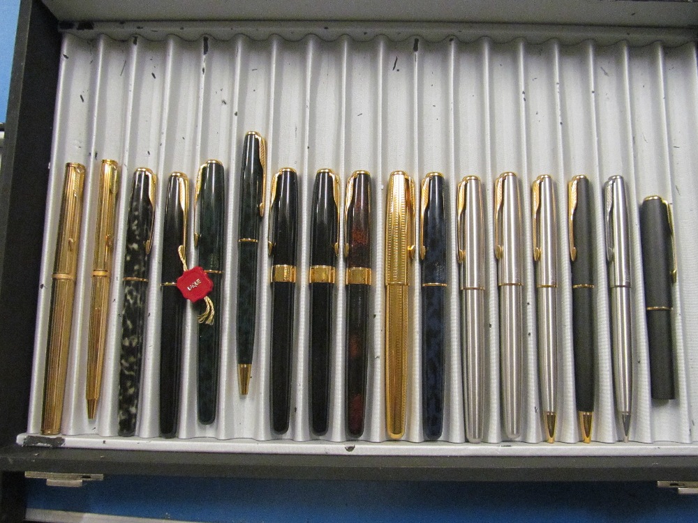A Parker Pens salesman case with 23 new old stock fountain pens ...