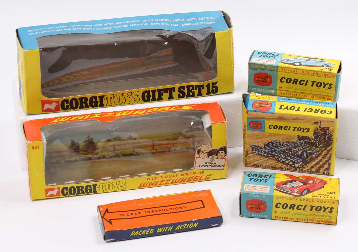 A collection of mixed Corgi Toy empty boxes and box bases to include a ...