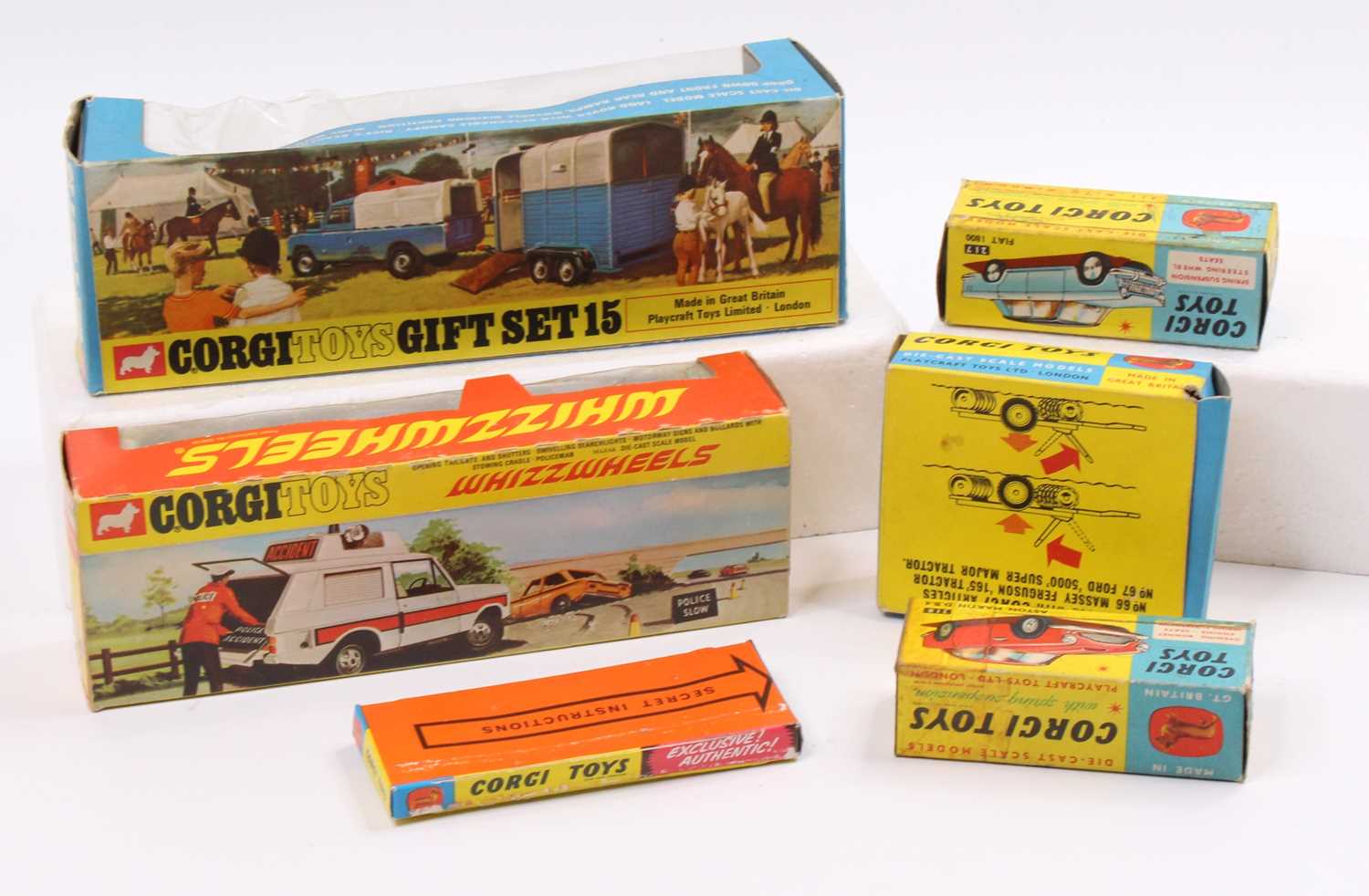 A collection of mixed Corgi Toy empty boxes and box bases to include a ...