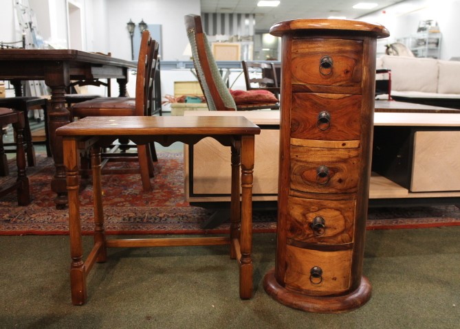 Circular pedestal set of drawers, 76 cm high, and occasional table