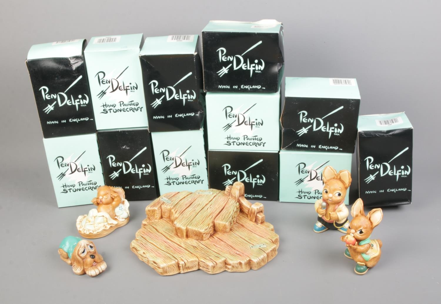 A collection of mostly boxed Pendelfin figures including Mike, Snuggles ...