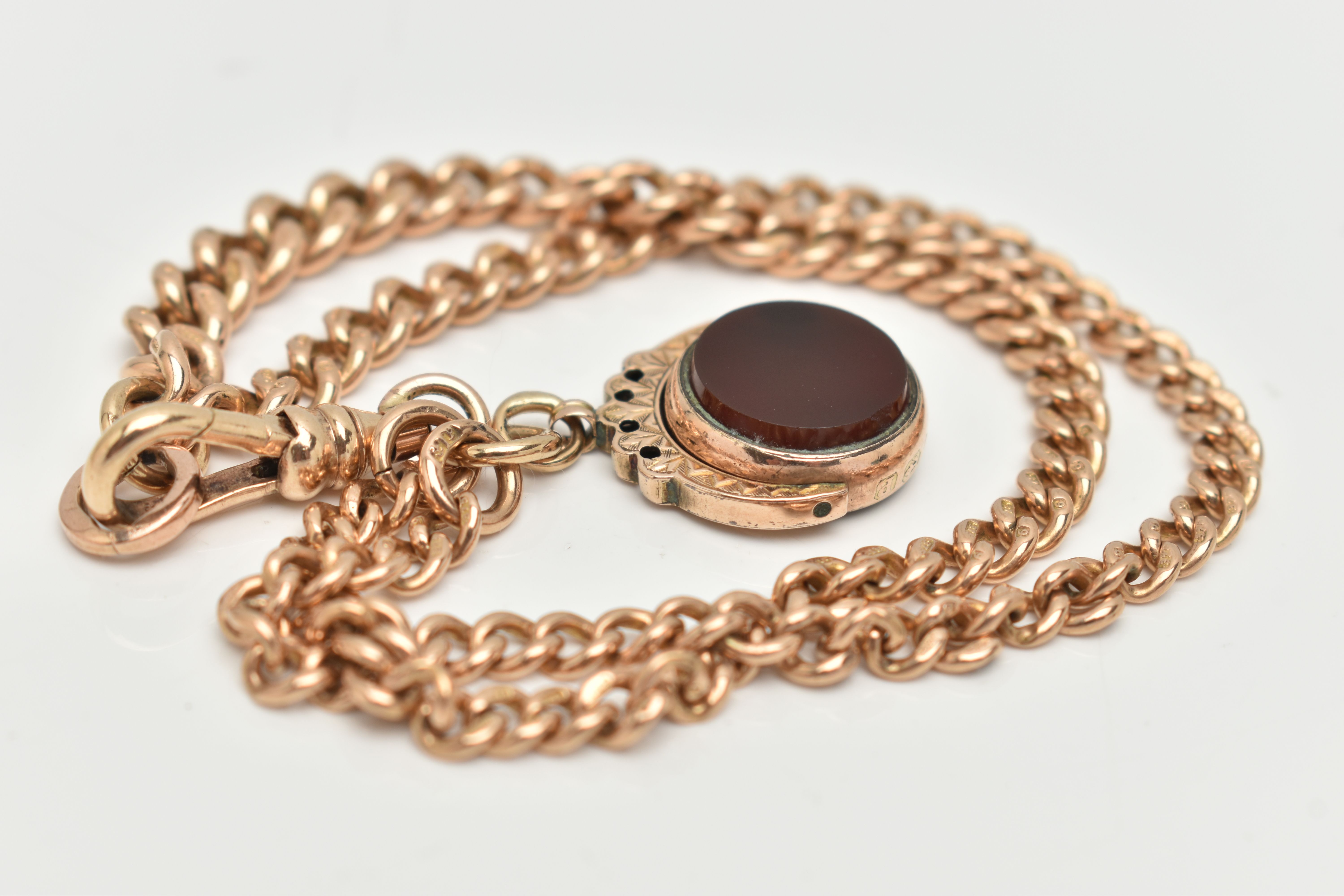 AN EARLY 20TH CENTURY 9CT YELLOW GOLD ALBERT CHAIN AND HARD STONE ...