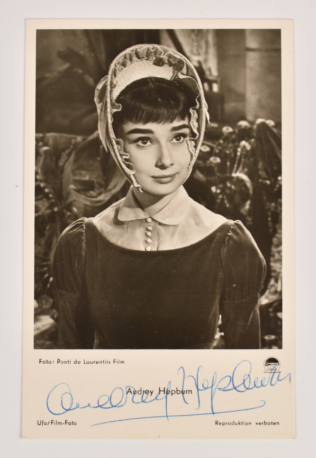 Audrey Hepburn autographed 14 x 9cm postcard from the film War & Peace ...