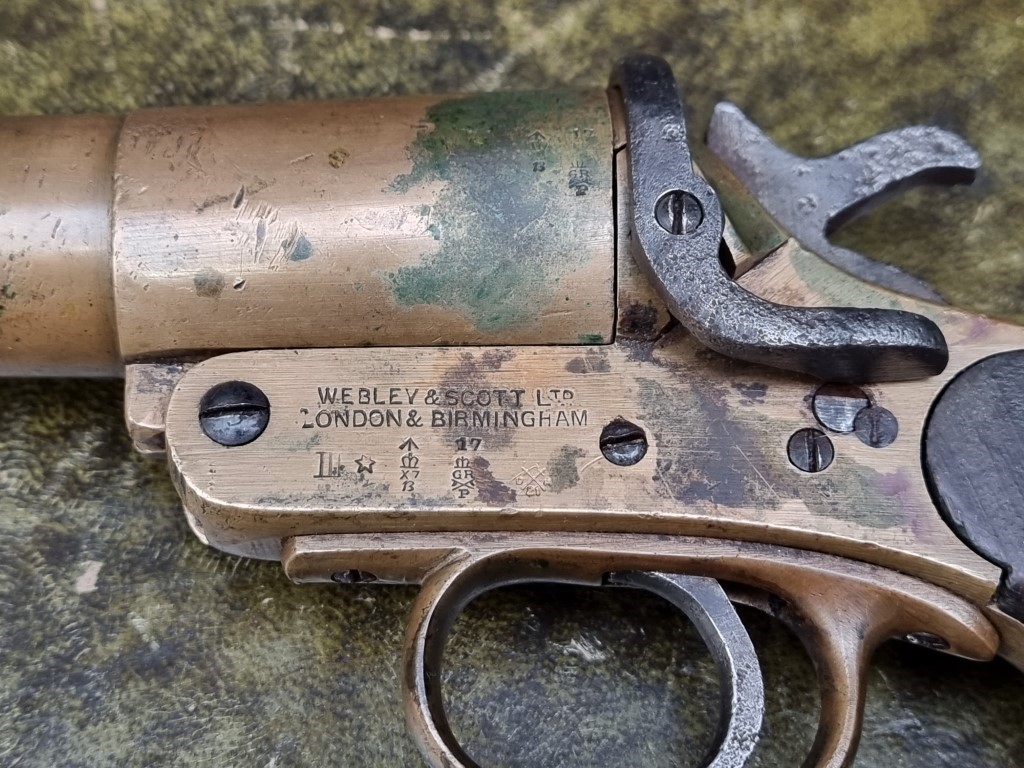 A Webley & Scott WWI British military signal pistol, dated 1917. With ...