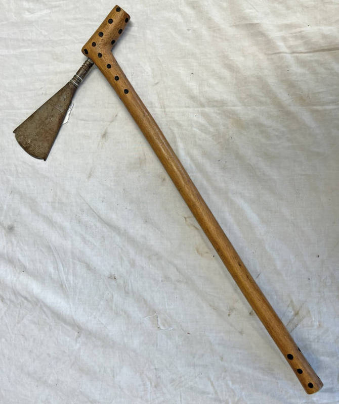CHOKWE AXE WITH 17CM LONG FAN SHAPED BLADE, CYLINDRICAL TANG ON WOODEN ...