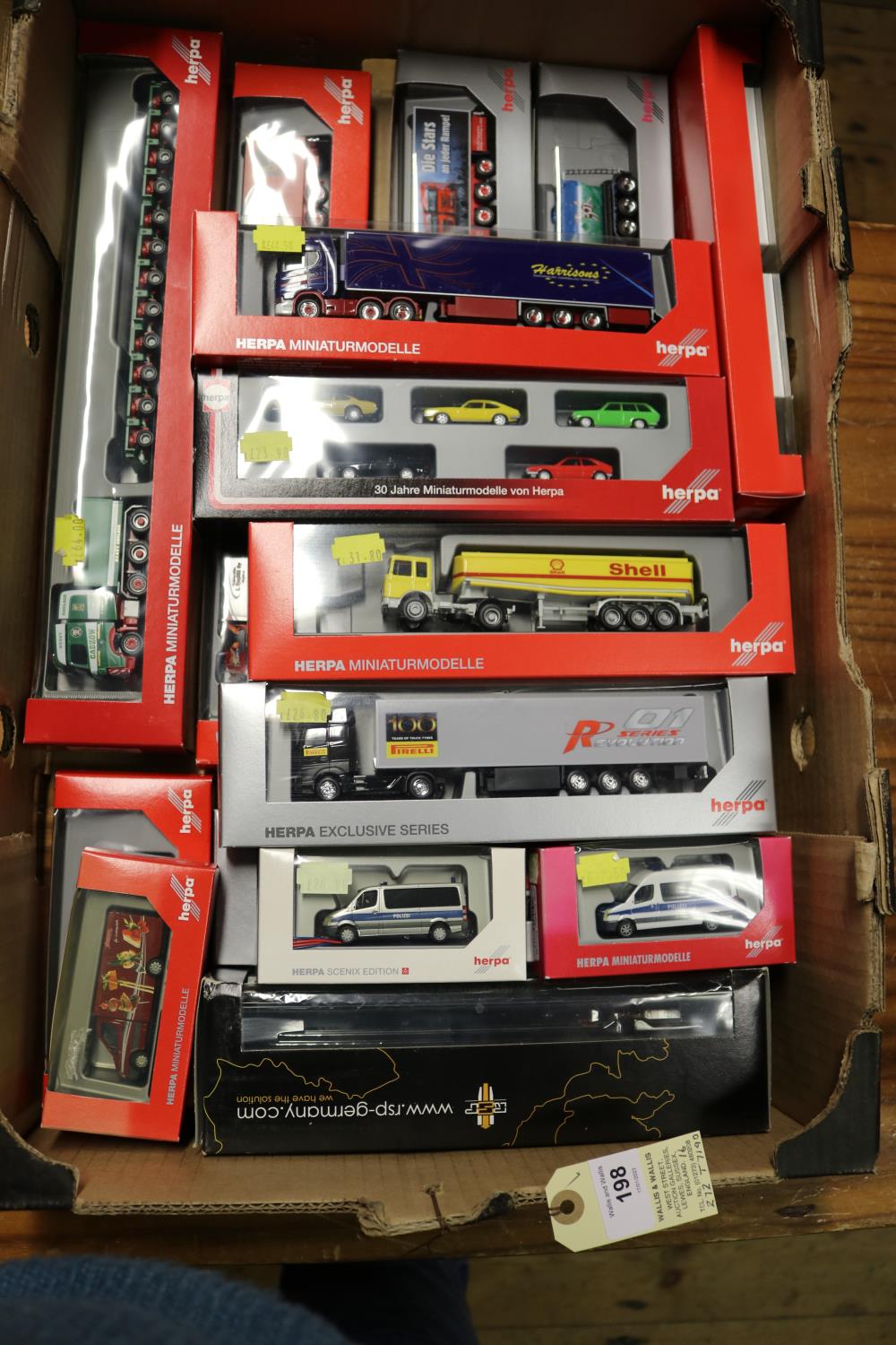 17 Herpa 1:87 scale Vehicles. 5x Mercedes-Benz: Arocs HD+12 axle ...