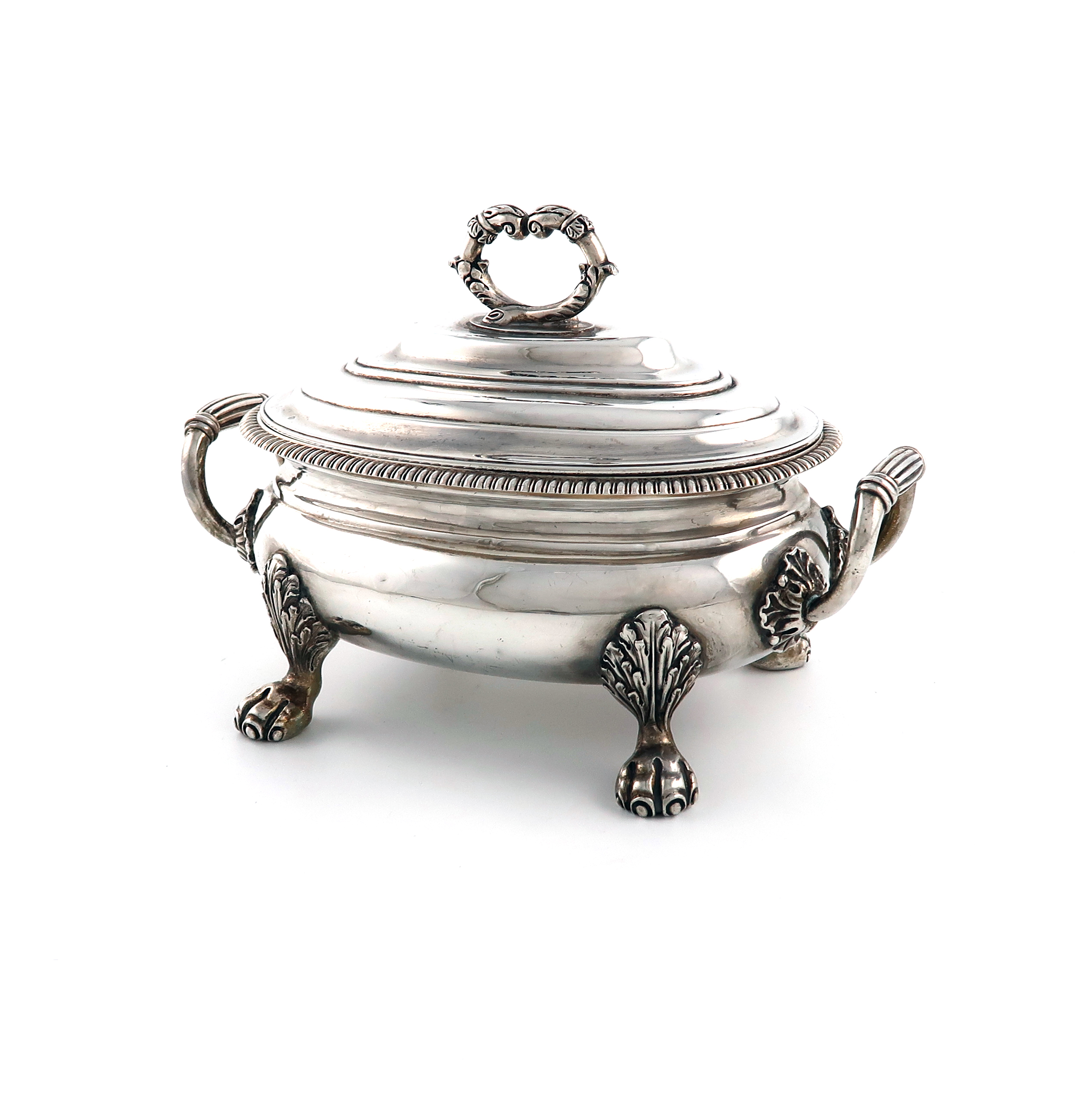 A George III silver sauce tureen and cover, by Thomas Robins, London ...