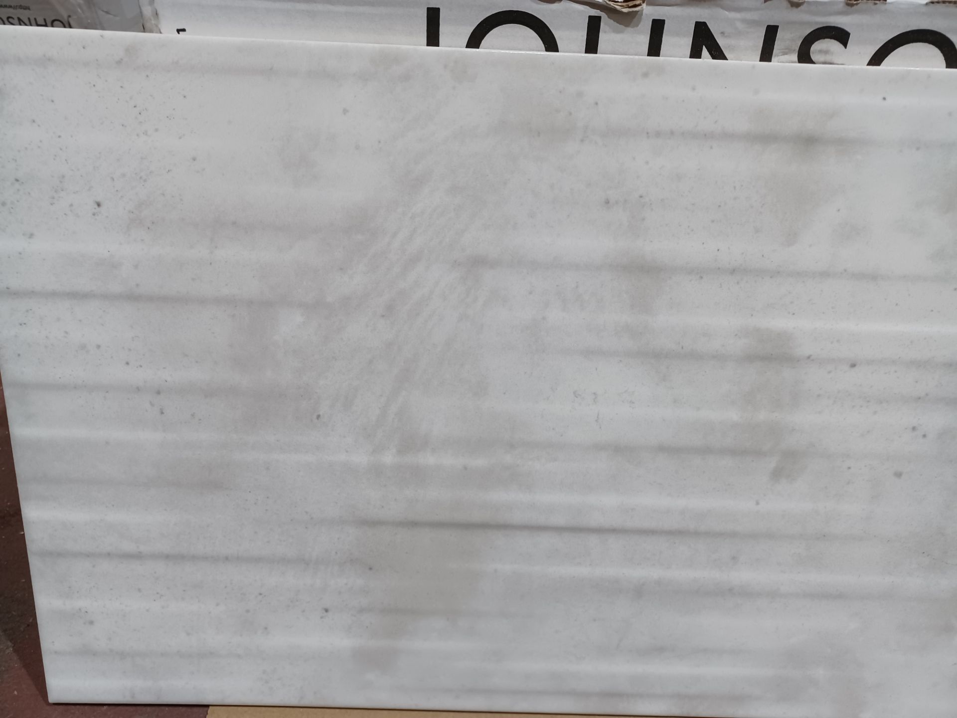 PALLET TO CONTAIN 40 X NEW PACKS OF Johnson Tiles Marble White ...