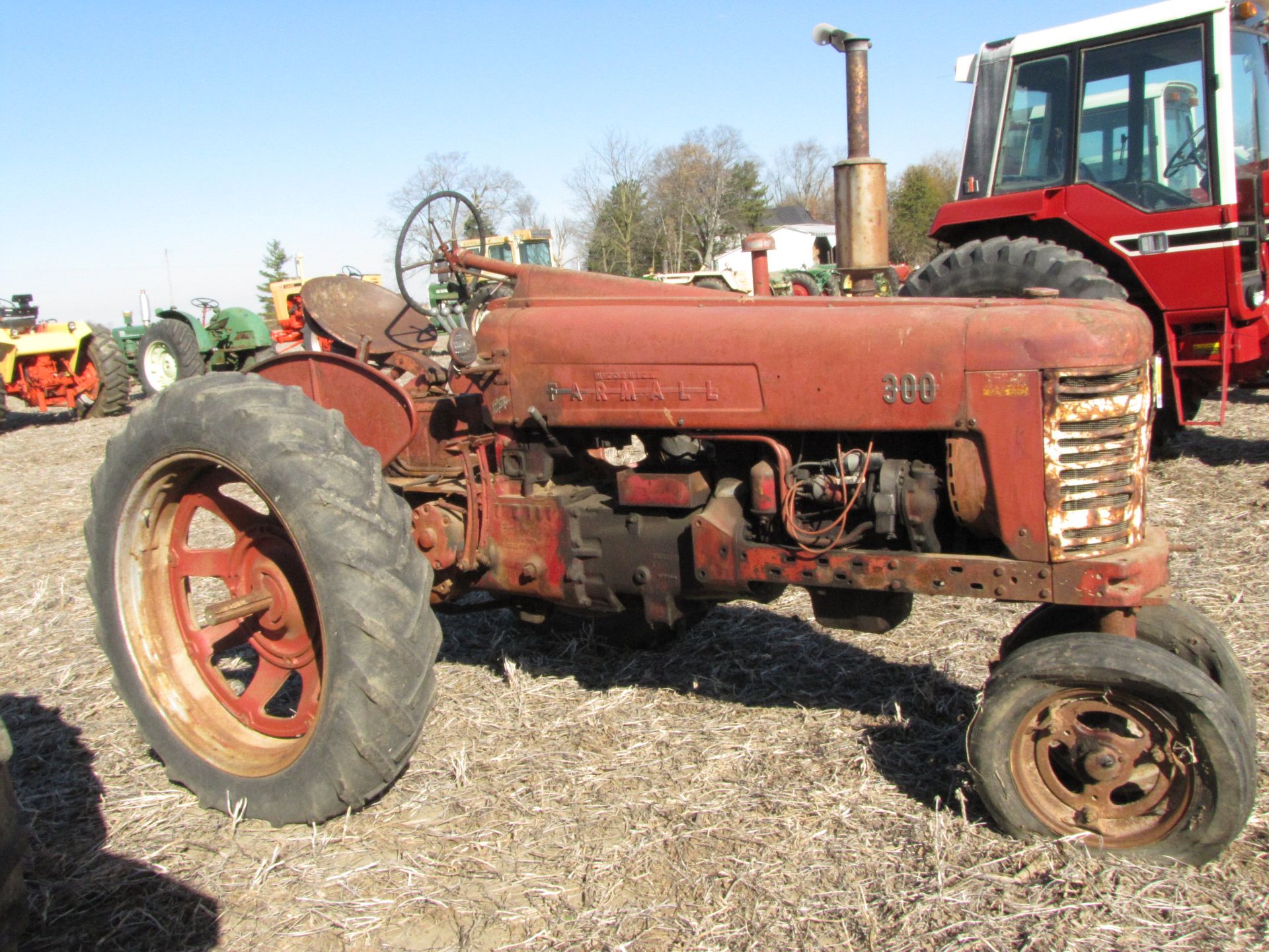 Farmall 300 tractor, NF, gas, TA, (2) hyd remotes, live pto, fenders ...