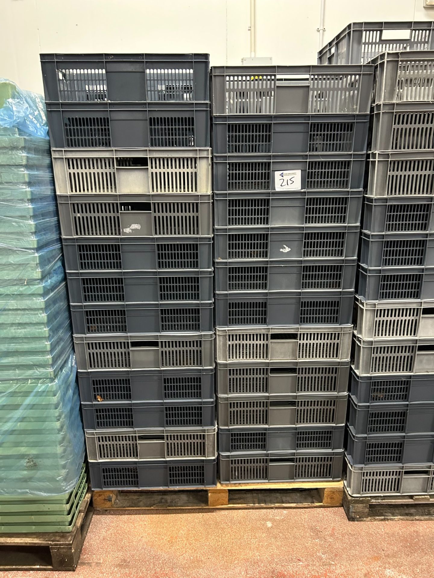 1 X Pallet approx 60 grey trays (60cm x 40cm x 16cm deep) Lift Out £30 ...