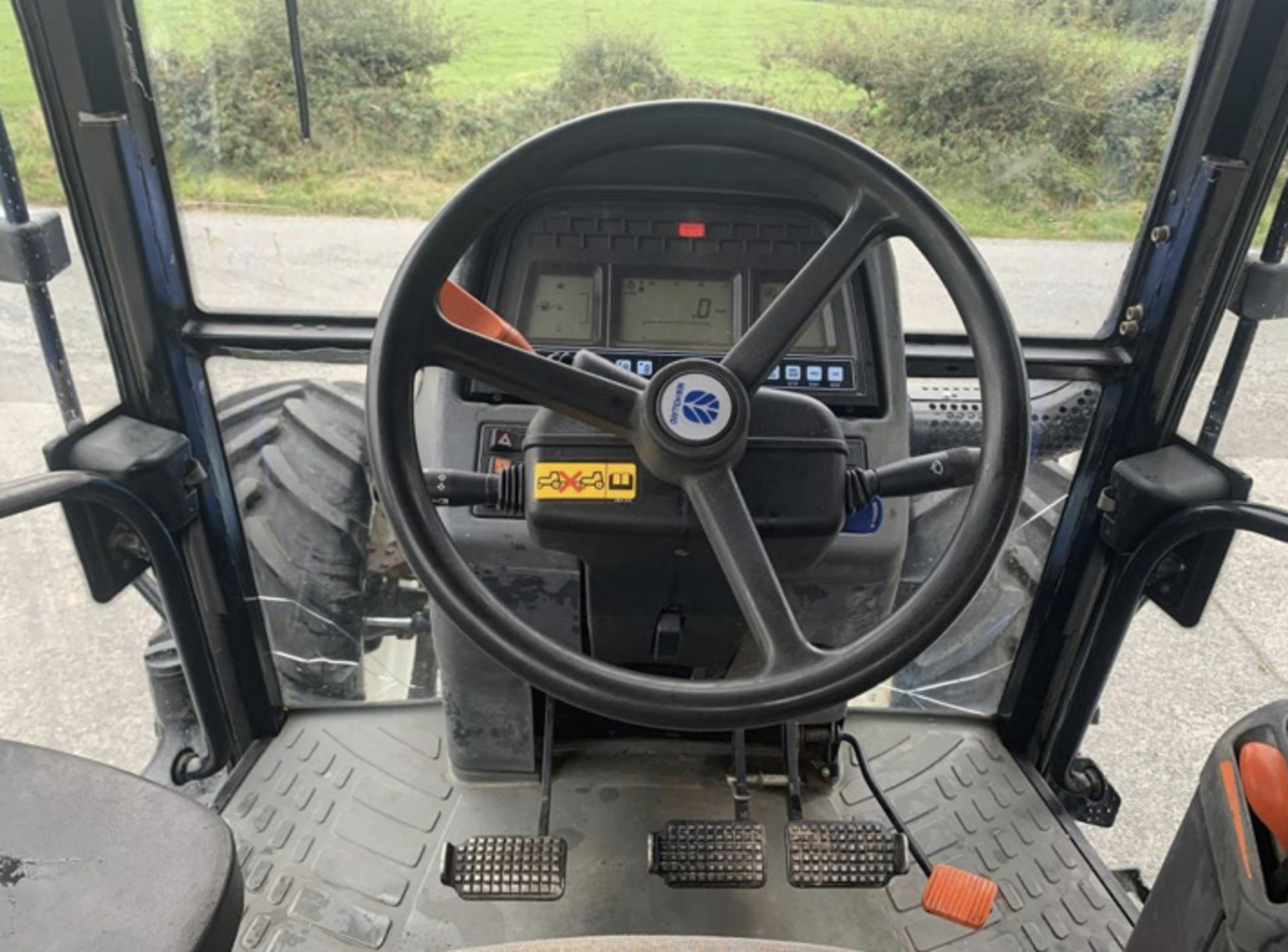 2005 NEW HOLLAND TM140. 4x ALLIANCE TYRES. RANGE COMMAND. CAB ...