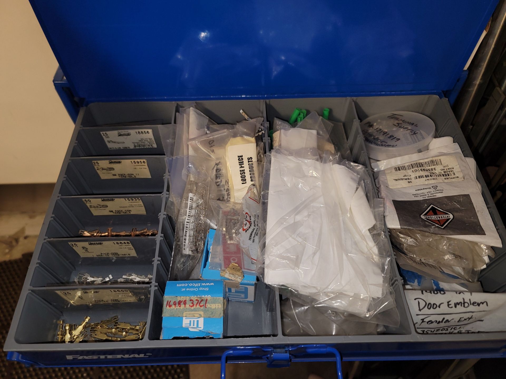 LOT - FASTENAL & WURTH PARTS CABINETS FULL OF ELECTRICAL CONNECTORS ...