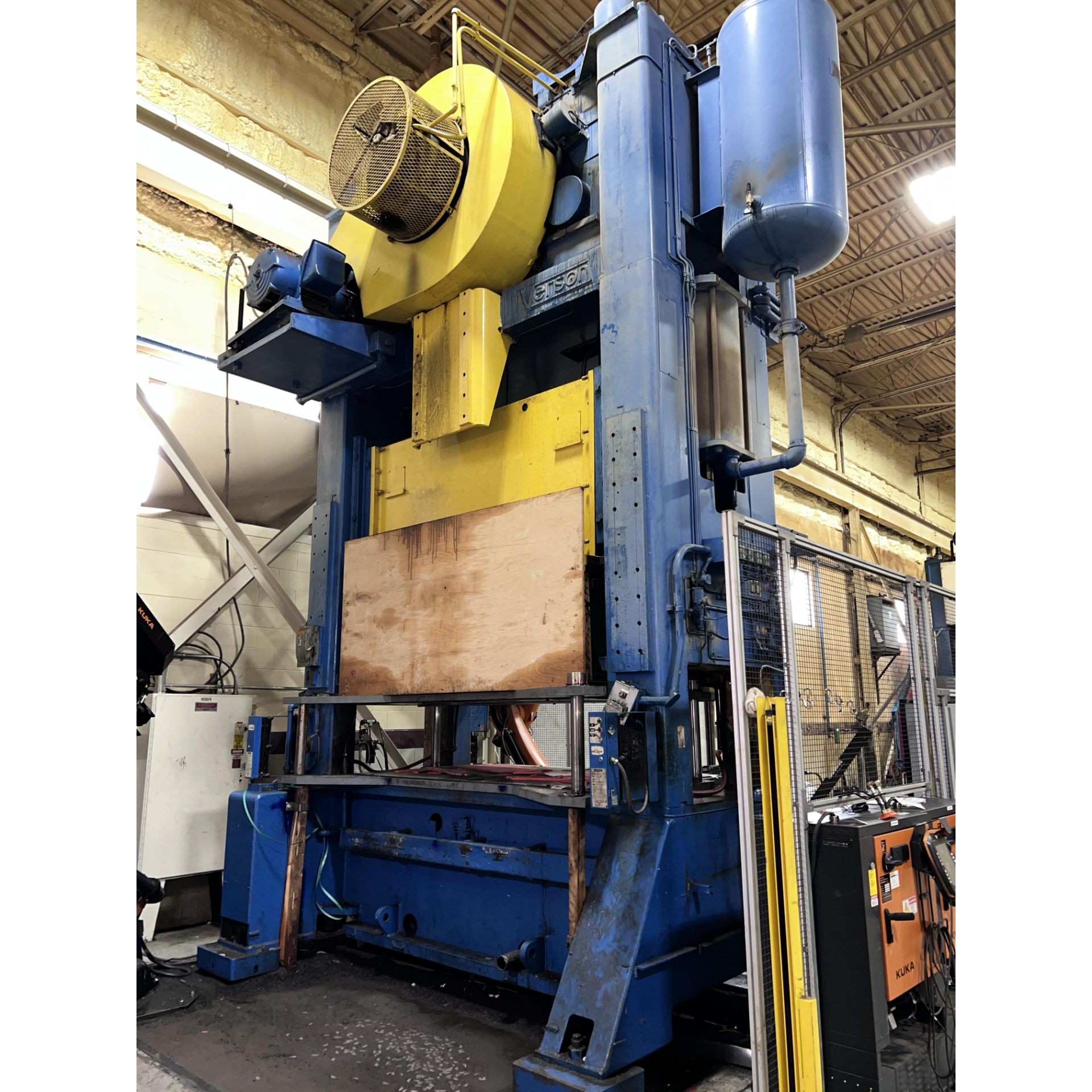 400 Ton Verson Model S2 400 96 60T Straight Side Double Crank Press S 400 Ton Verson Model S2 400 96 60T Straight Side Double Crank Press S