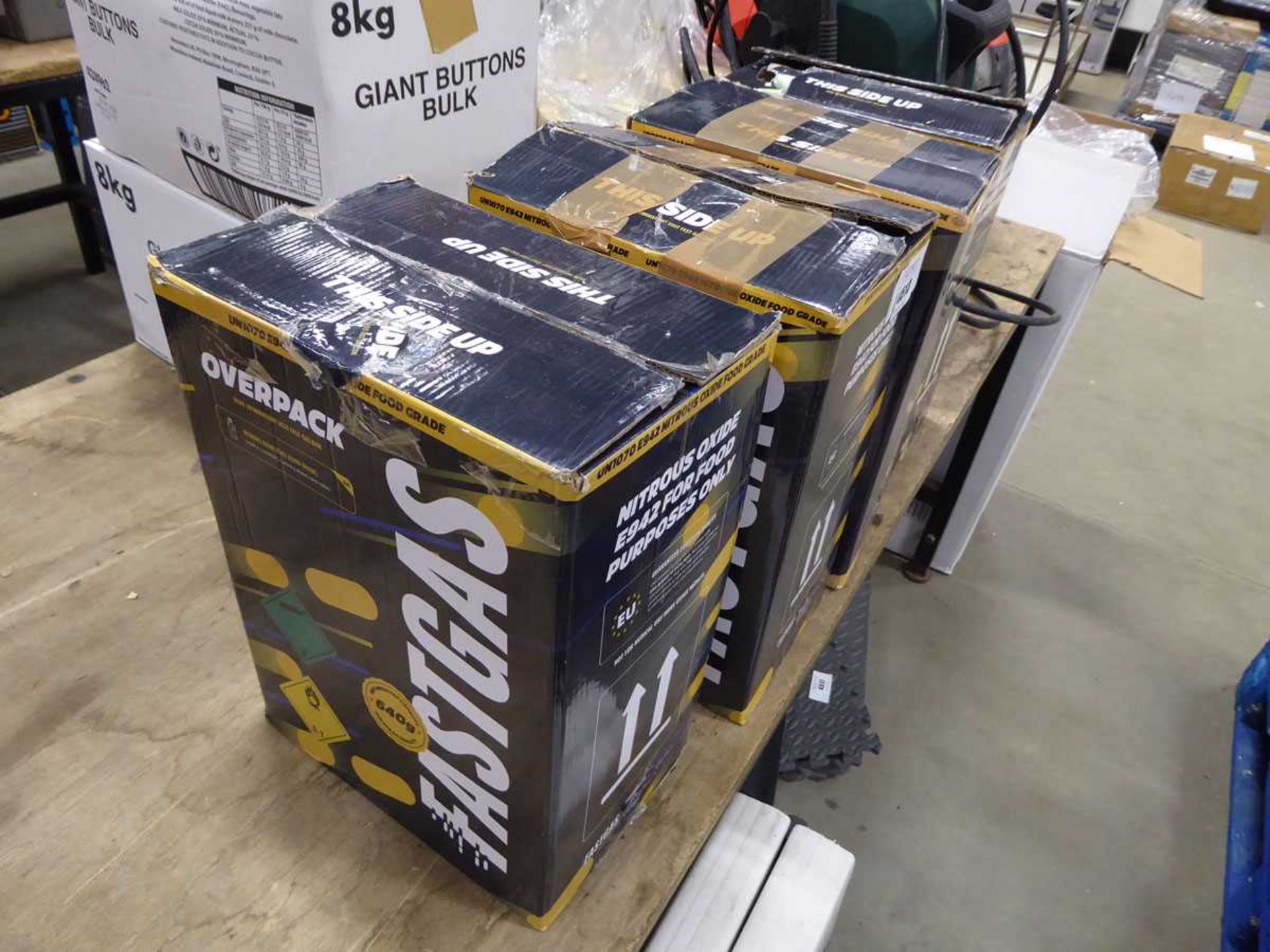 +VAT 4 boxes of 6 gas canisters