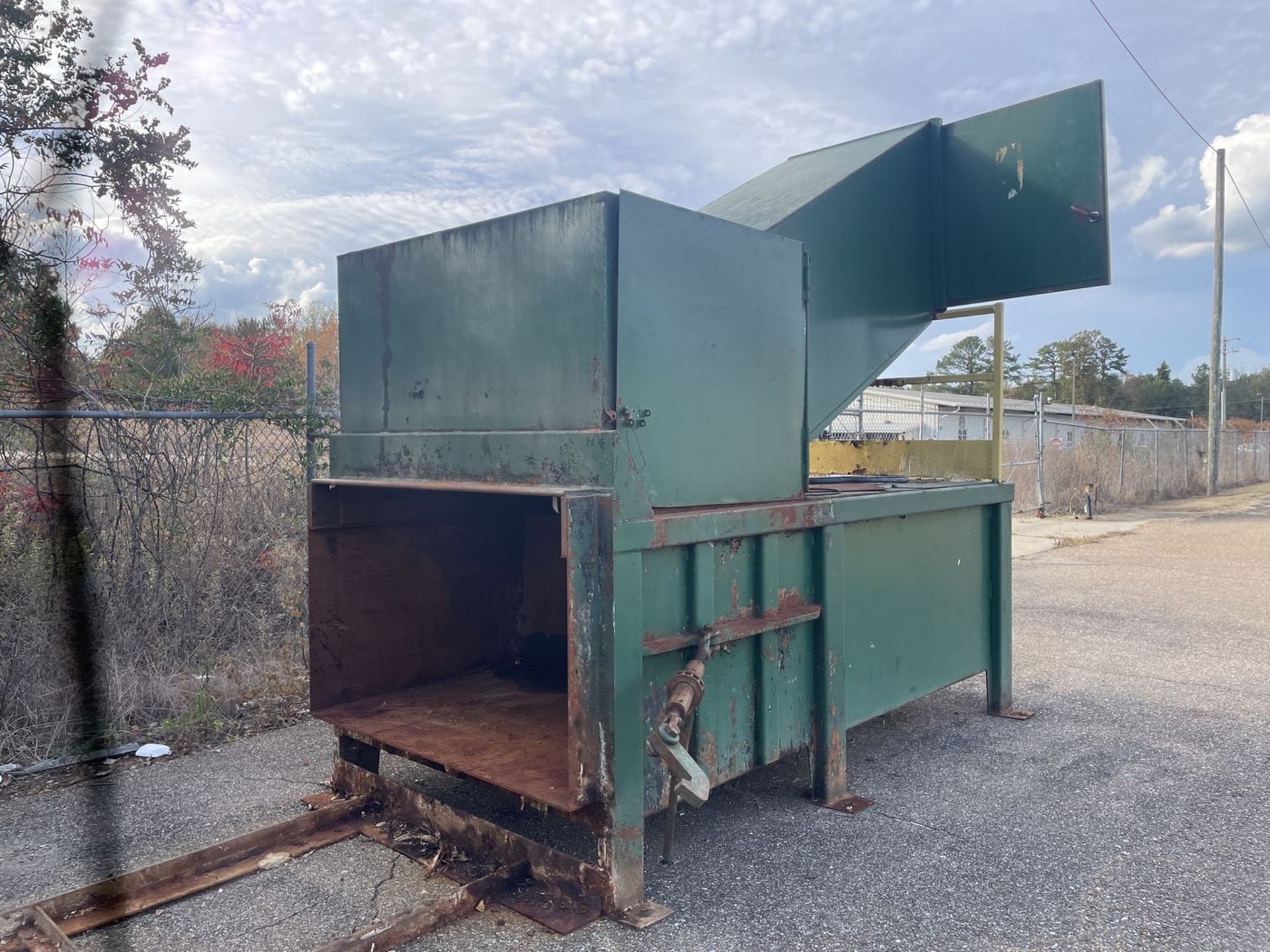 Hydraulic Trash Compactor with Hydraulic Pump (Removal Cost : $200)