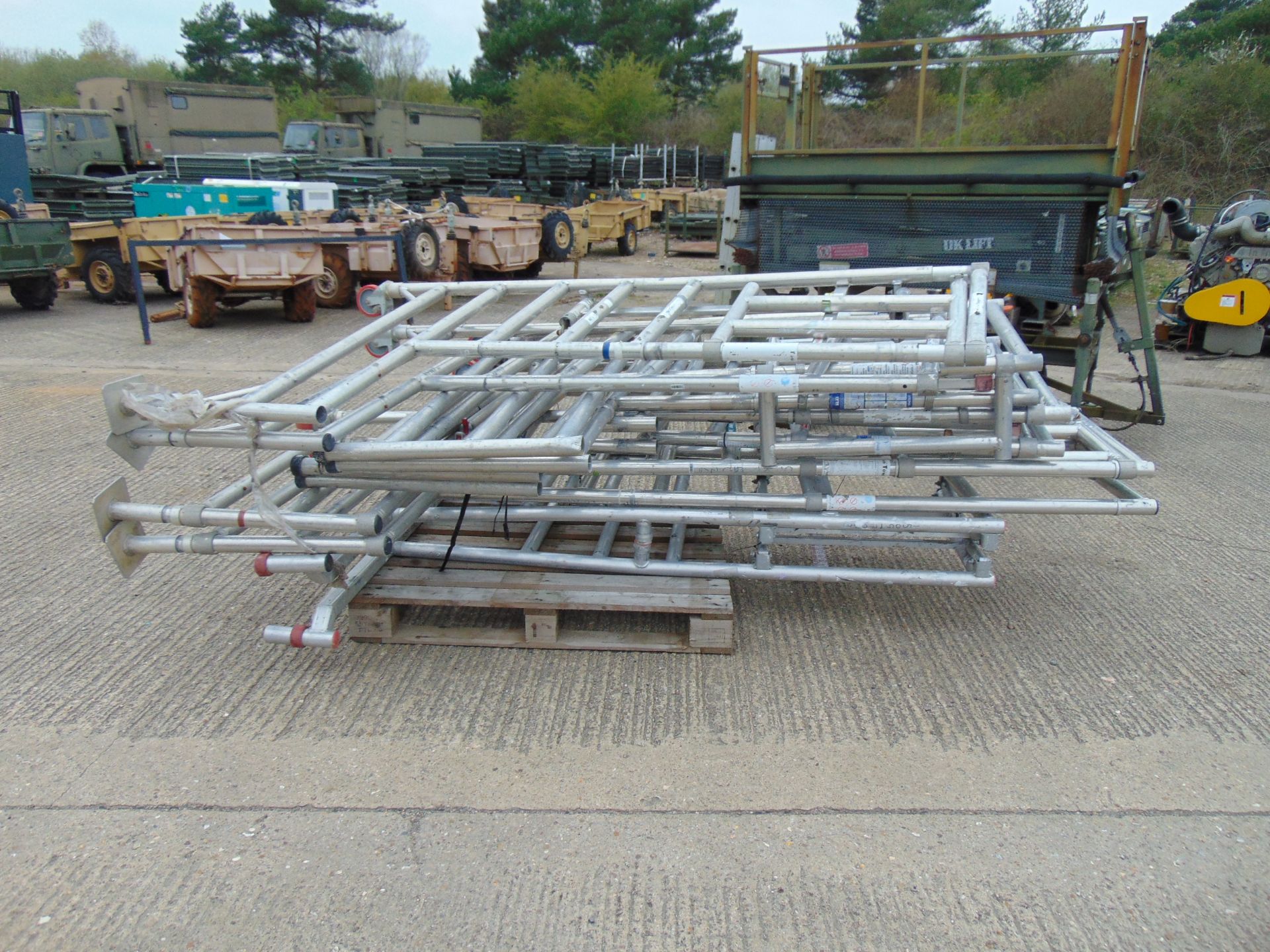 5 x Aluminium Fold Out Scaffold