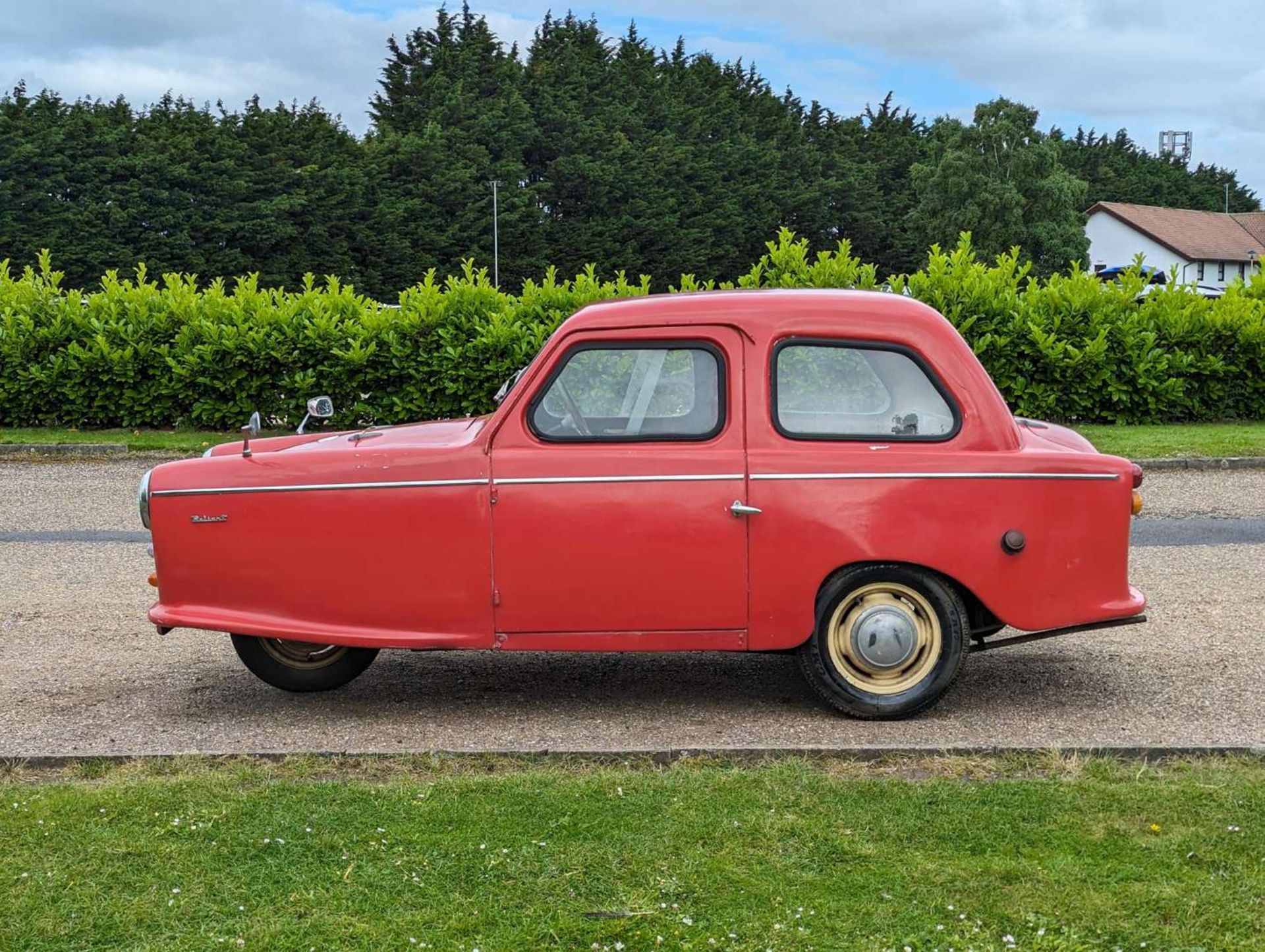 Make & Model:Reliant , Regal Date of Reg:WFF966 Colour:Red cc:748 Fuel ...