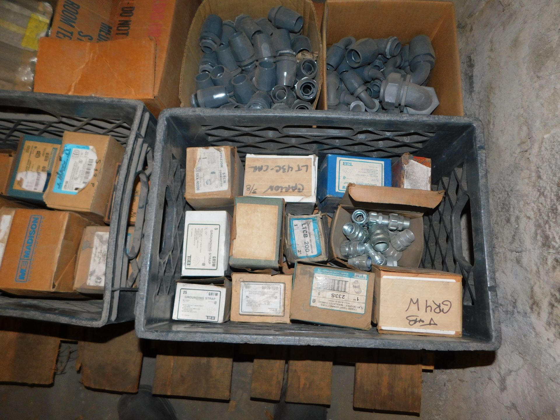 1X Conduit-Lot-01 Assorted Conduit Connectors And Couplings