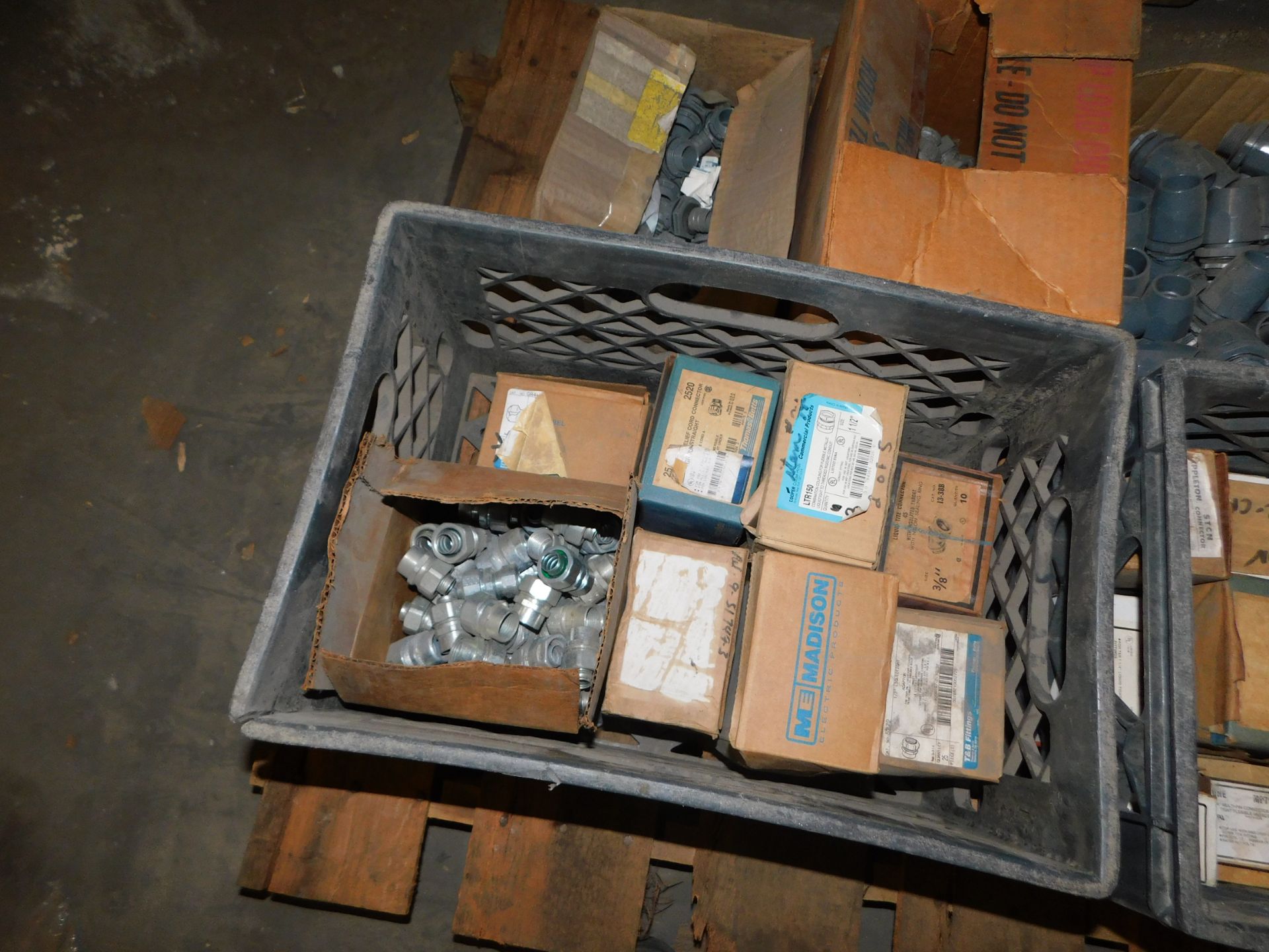 1X Conduit-Lot-01 Assorted Conduit Connectors And Couplings