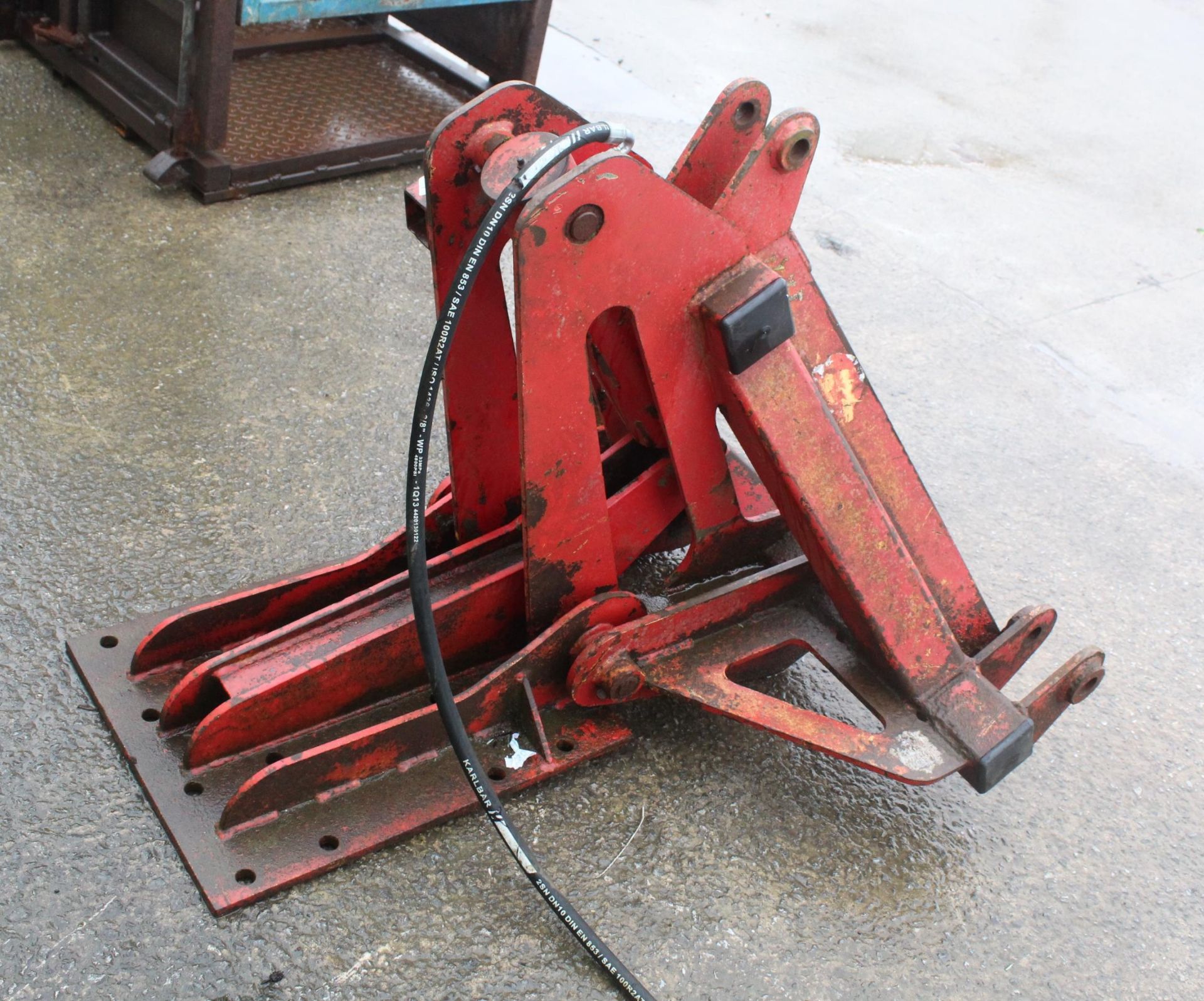 AG DISPENSER BRACKET + VAT
