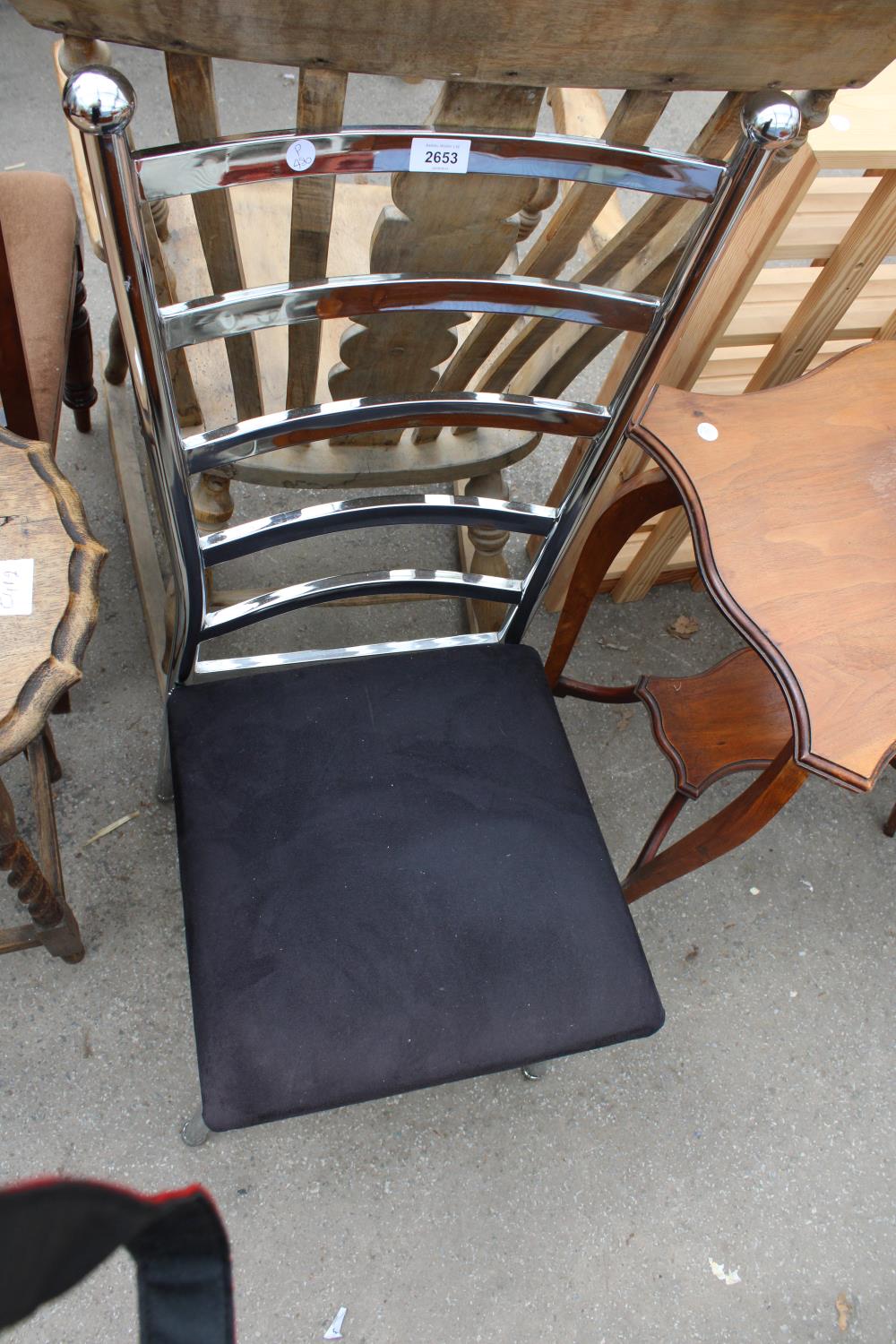 A RETRO SINGLE POLISHED CHROME LADDER-BACK DINING CHAIR