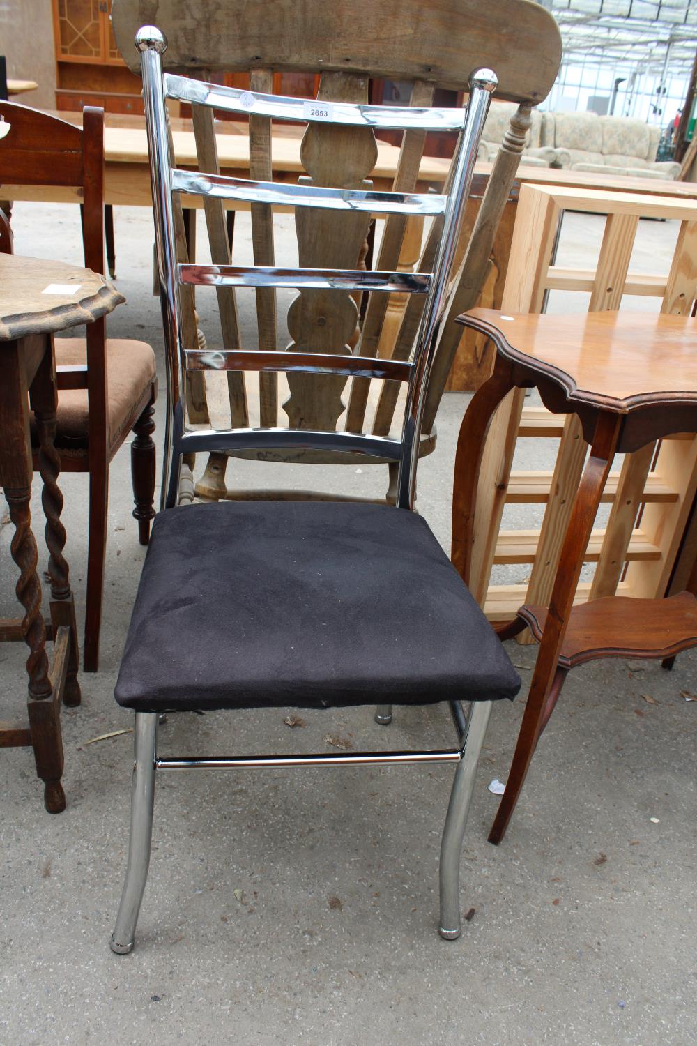 A RETRO SINGLE POLISHED CHROME LADDER-BACK DINING CHAIR