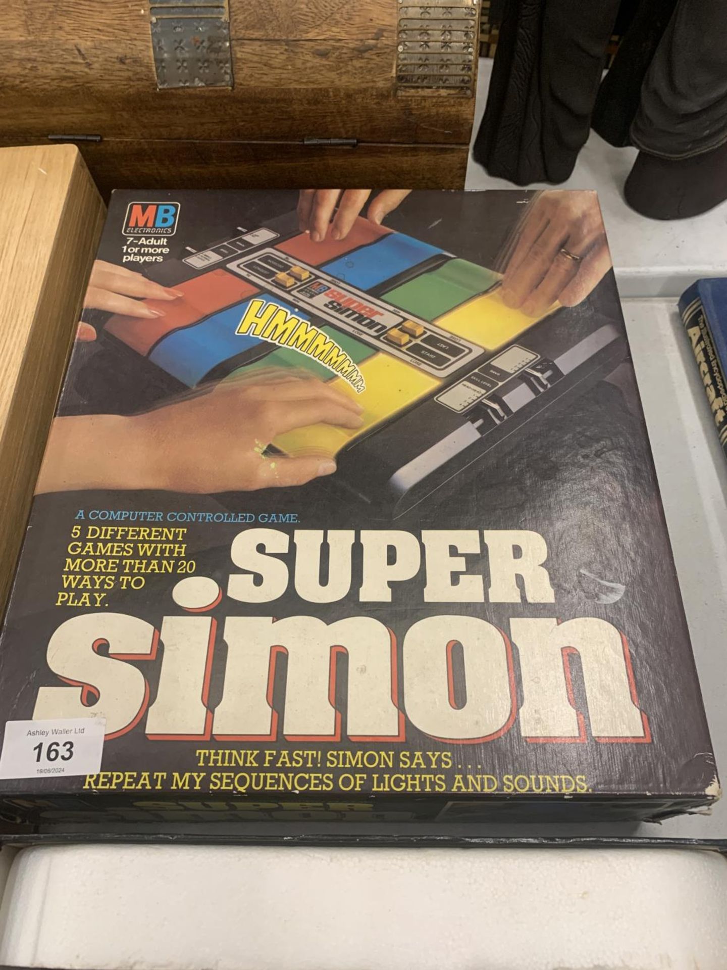A VINTAGE 'SUPER SIMON' GAME