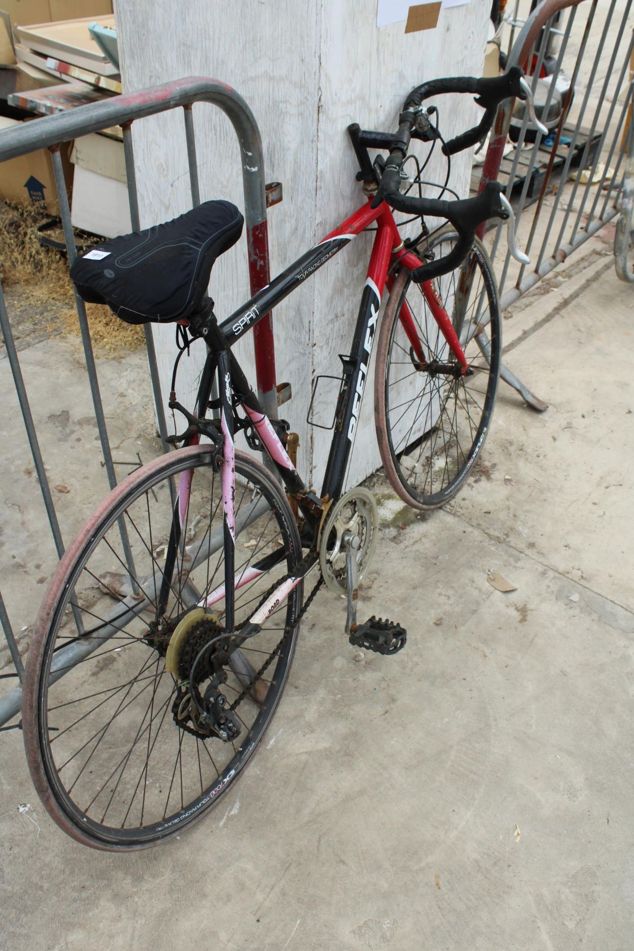 A REFLEX ROAD RACING BIKE WITH 14 SPEED GEAR SYSTEM