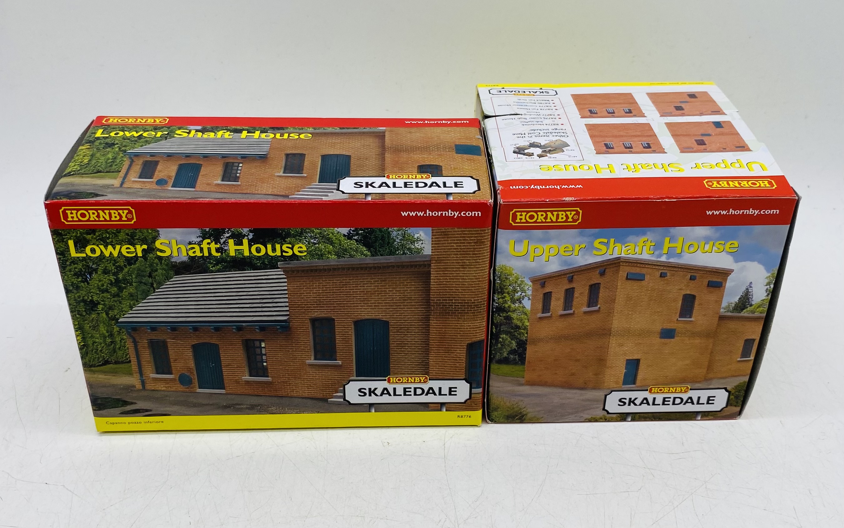 A collection of six boxed Hornby Skaledale OO gauge buildings including ...