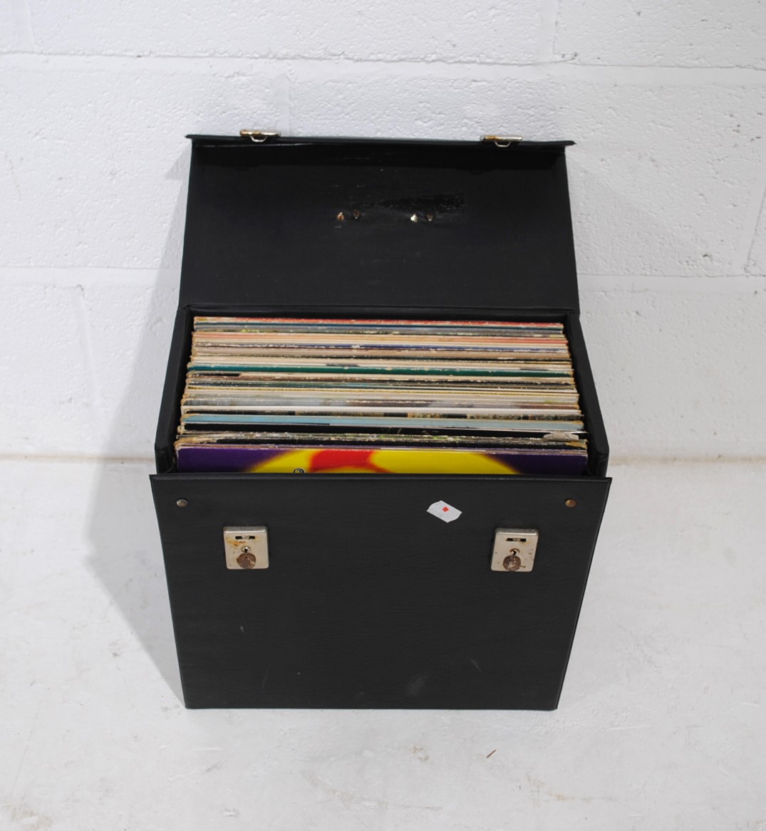 A quantity of various 12" vinyl records, including Tom Paxton, Archie ...