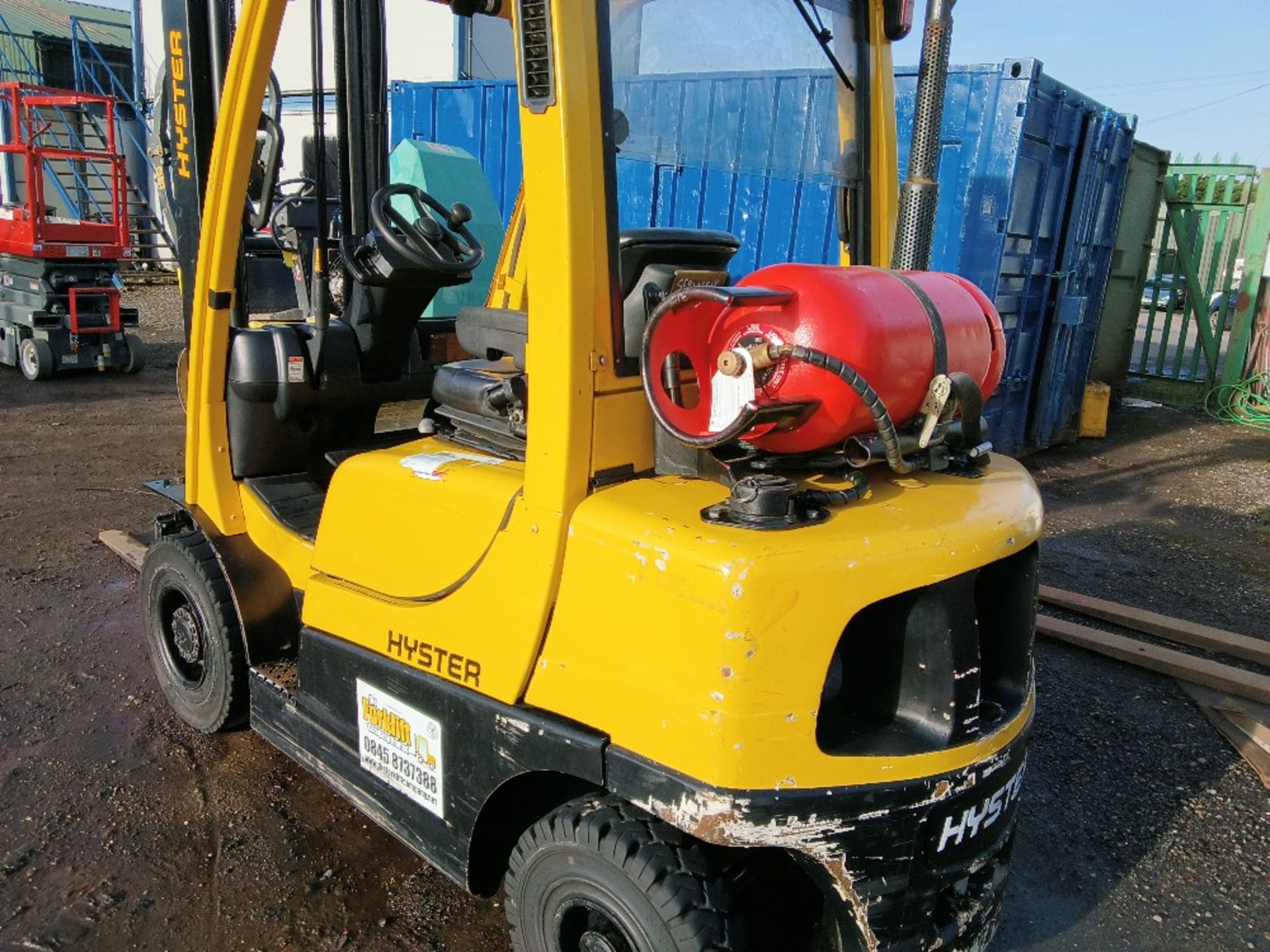 HYSTER 2.6 GAS POWERED FORKLIFT TRUCK WITH SIDE SHIFT. YEAR 2008 ...