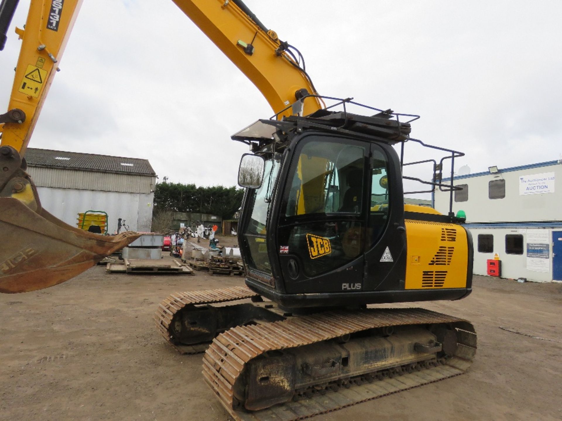 JCB JS131LC+ 13 TONNE STEEL TRACKED EXCAVATOR, YEAR 2016 BUILD. TIER 4F ...