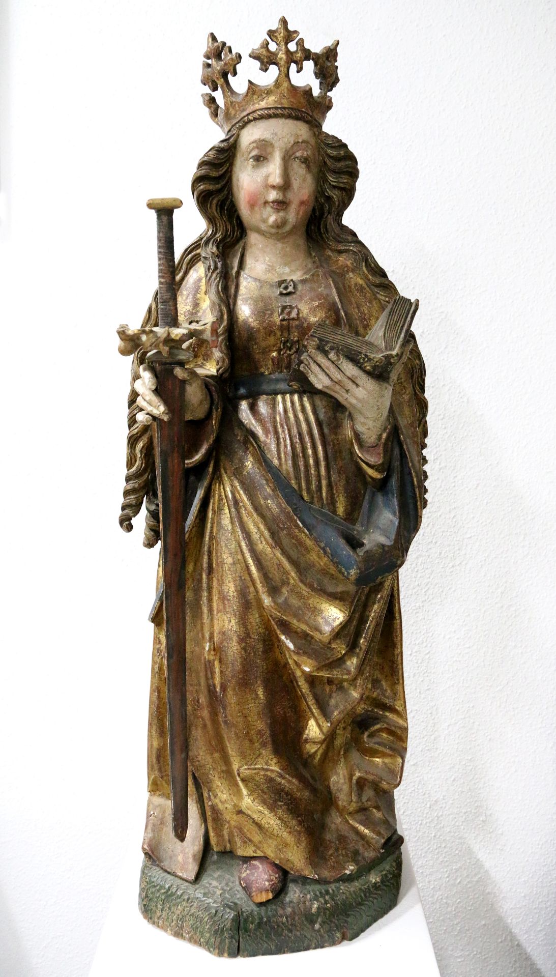 Heiligenfigur Hl. Katharina, Holz, gefasst, um 1485/90, Süddeutschland ...