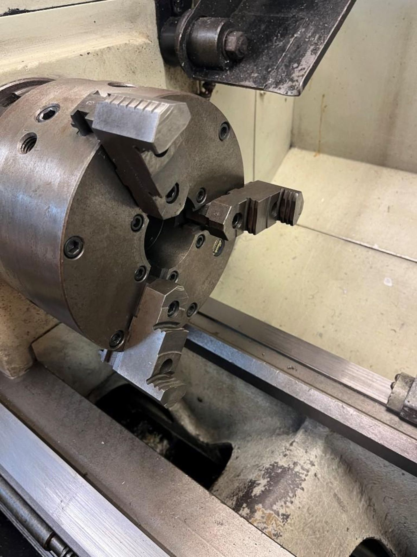 LeBlond Makino 15" x 30" Engine Lathe, 3-Jaw 8" Chuck, Newall DP-700 ...