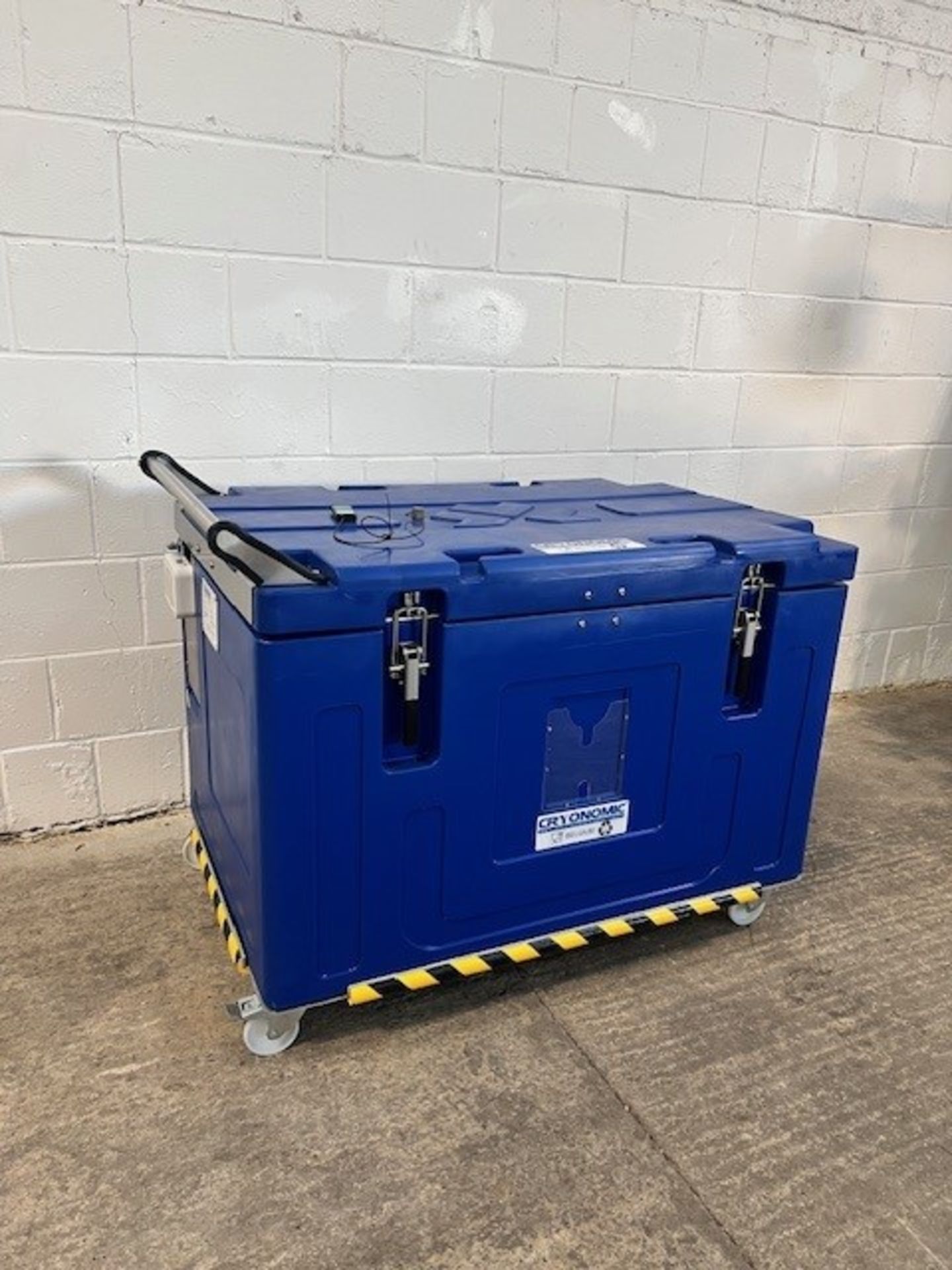 Cyyonomic Dry Ice Cart for cleaning solutions