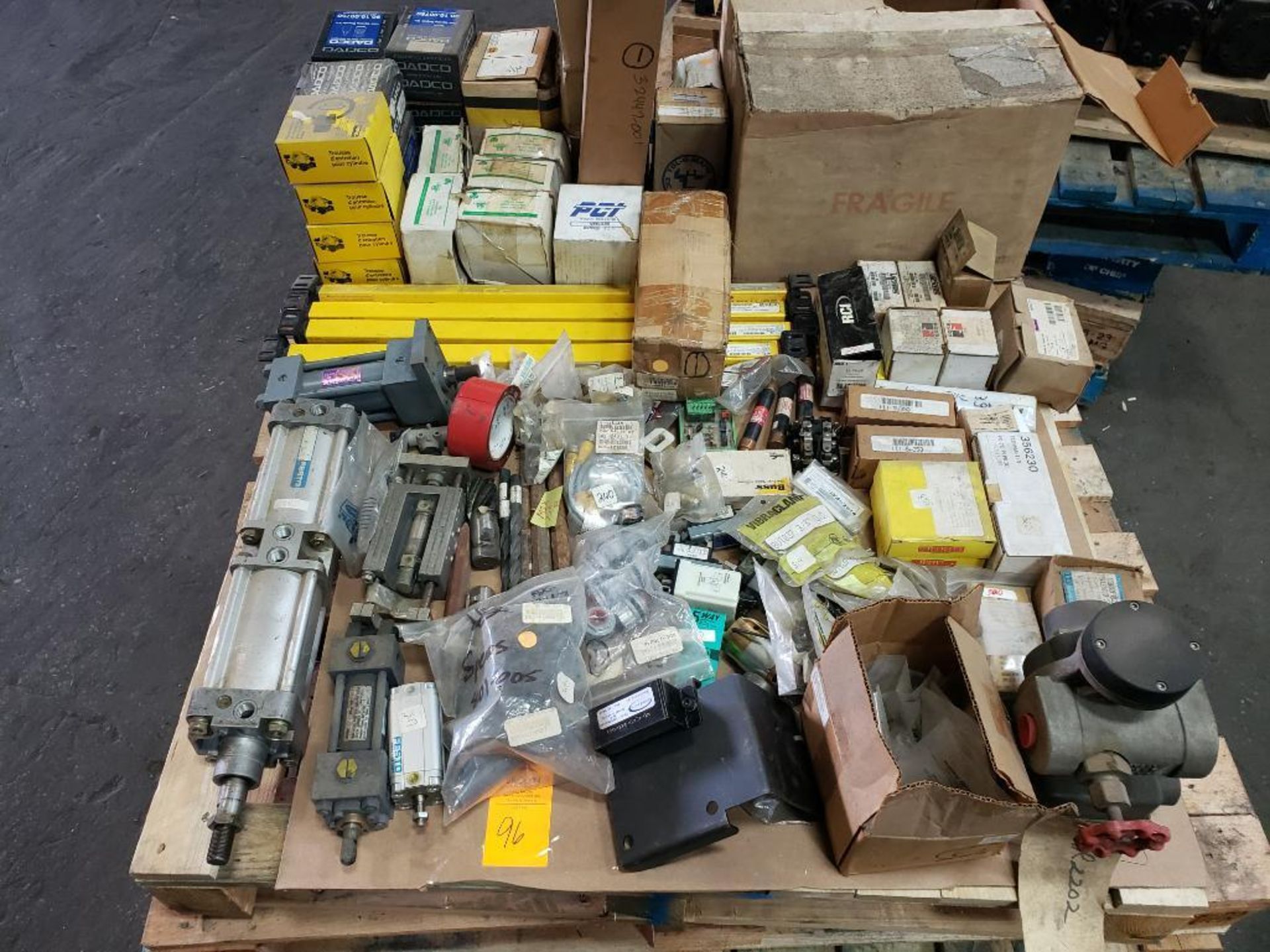 Full pallet - Assorted electrical and repair parts. Festo, Vibraclamp ...