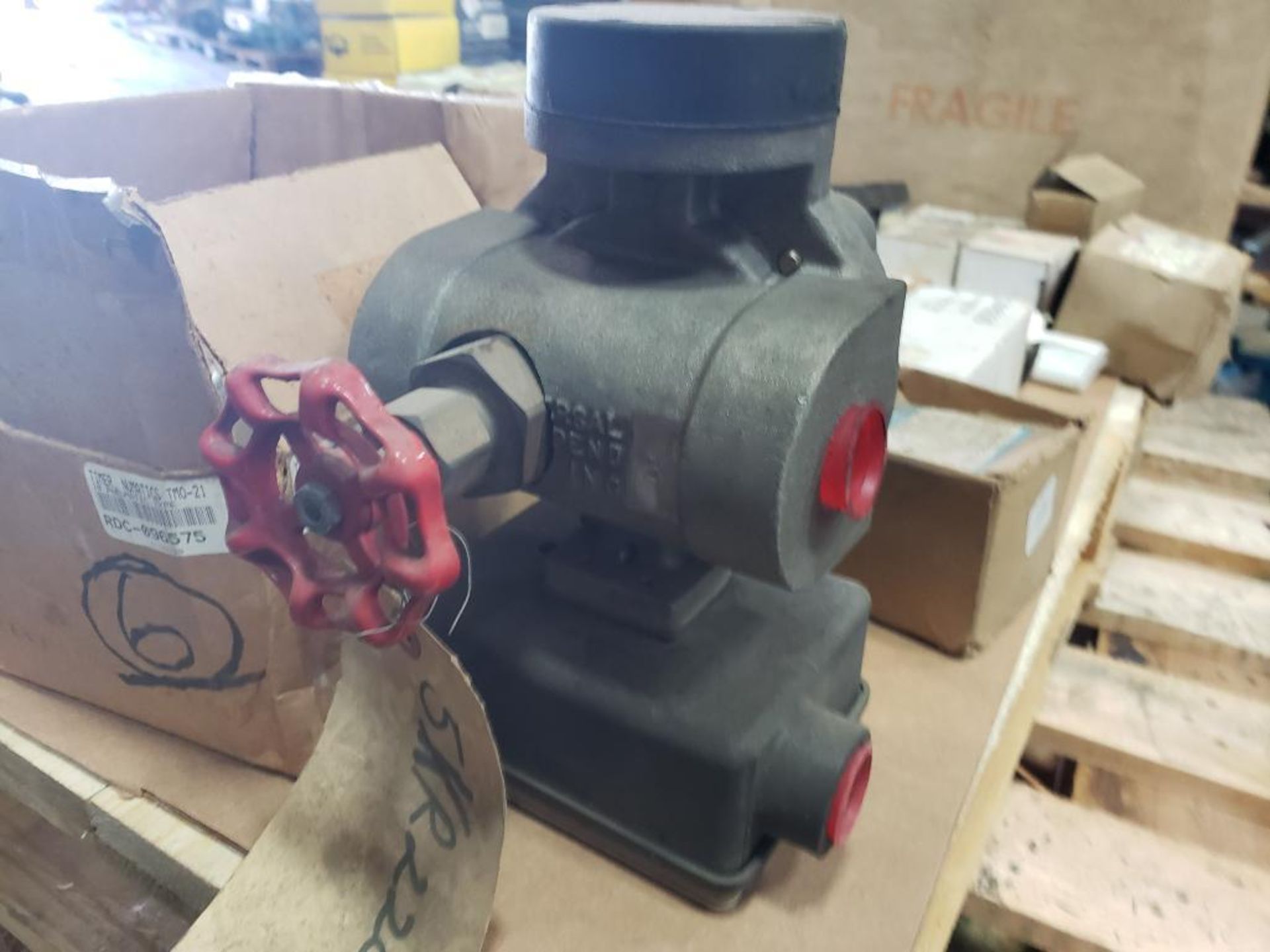 Full pallet - Assorted electrical and repair parts. Festo, Vibraclamp ...