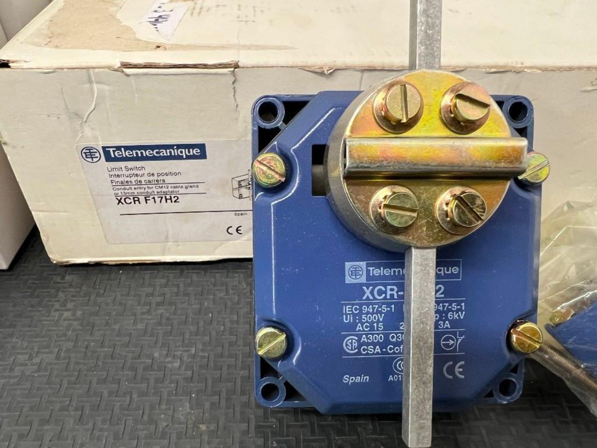 MISCELLANEOUS NEW IN PACKAGING TELEMECANIQUE COMPONENTS (SEE PICS FOR ...