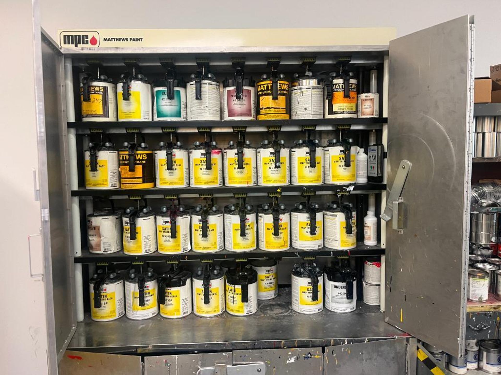 LOT: Matthews Paint Paint Mixer System With Contents