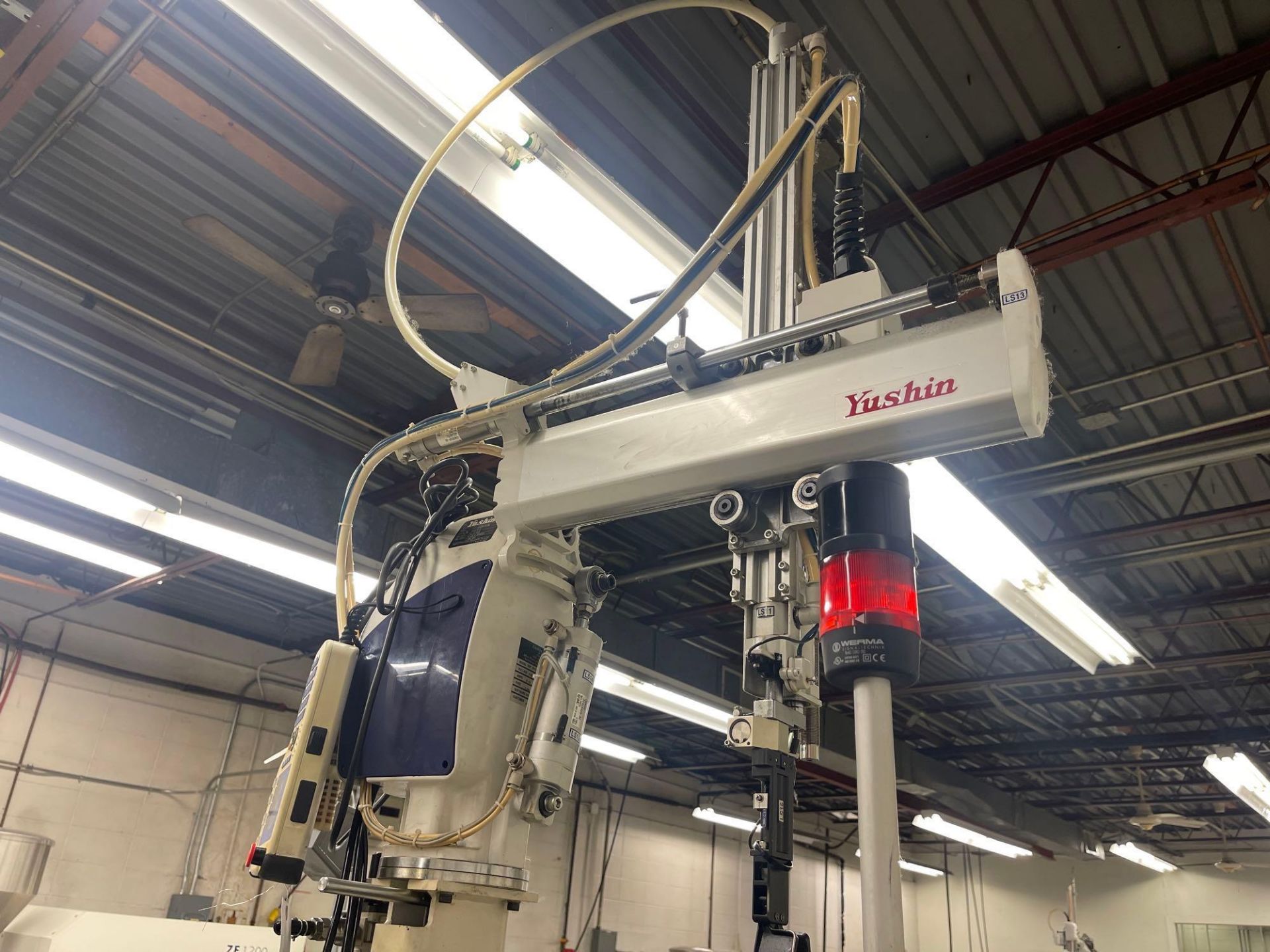Yushin Sprue Picker, HOPFive650X, serial 3603479013, year 2008, 110 volt.