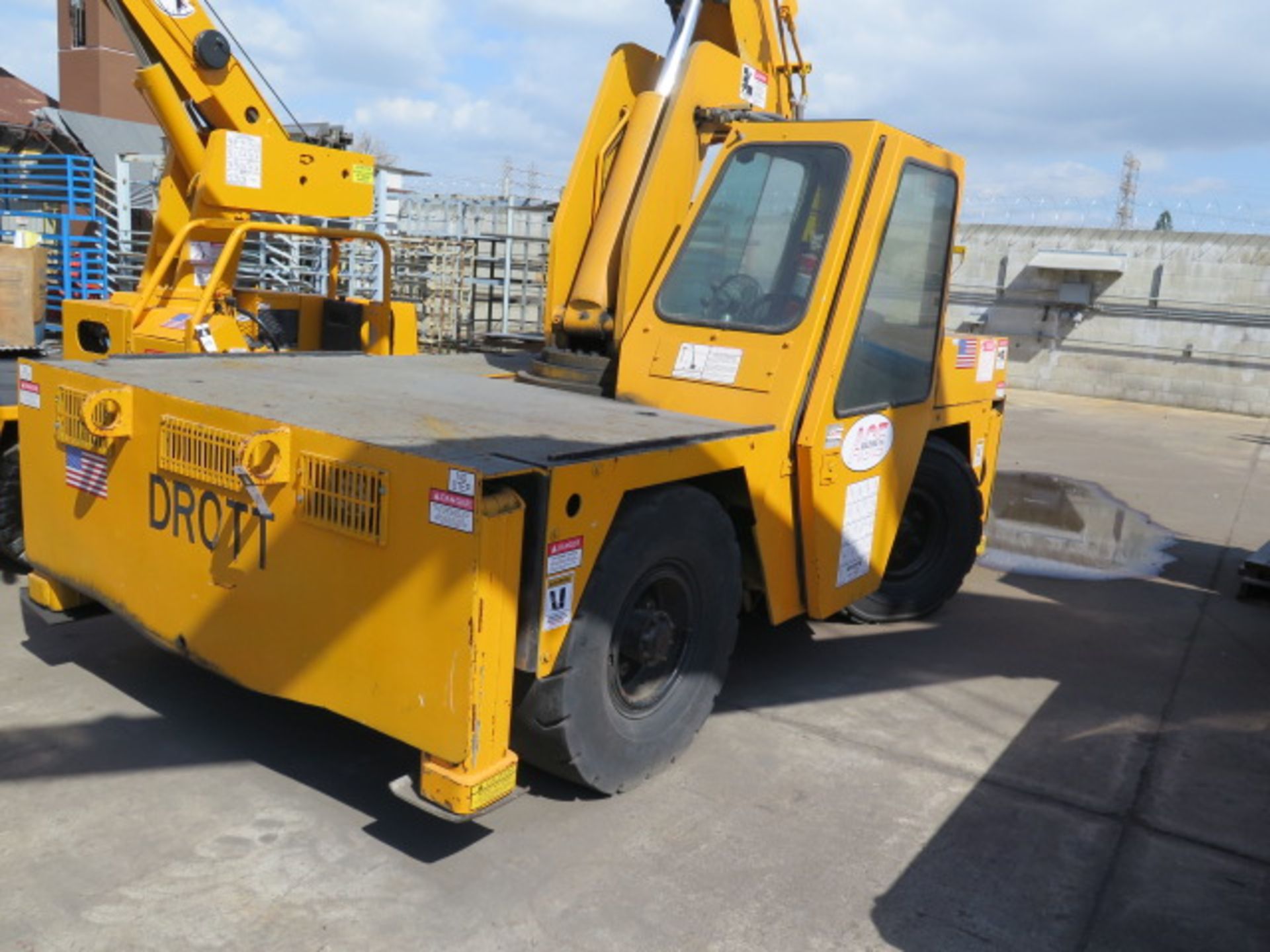 Drott mdl. 3330 12,000 Lb Cap (On Outriggers) Diesel Carry Deck Crane s ...