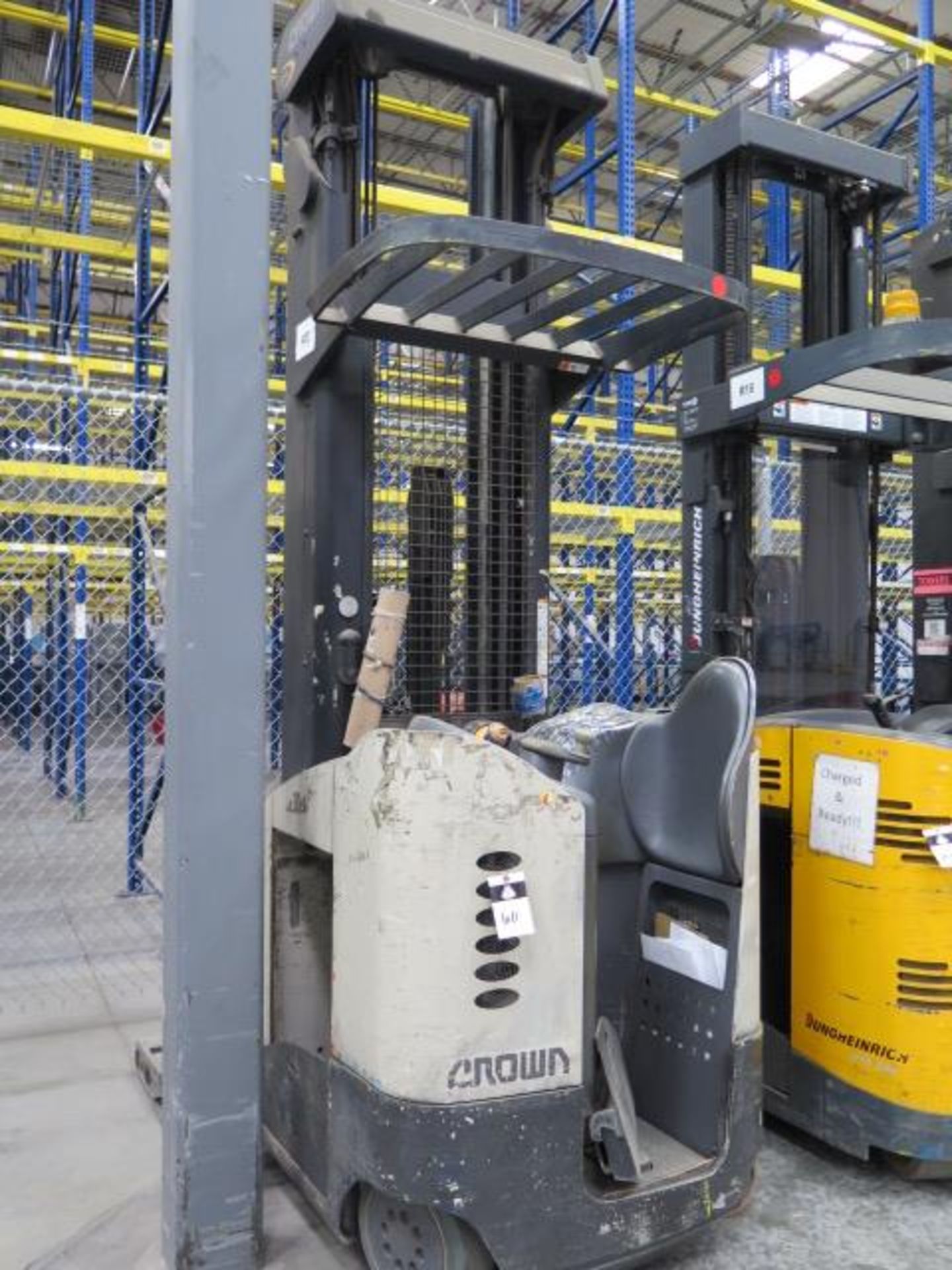 Crown 5200 Series 3500 Lb Cap Tall Mast Stand-In Electric Reach ...