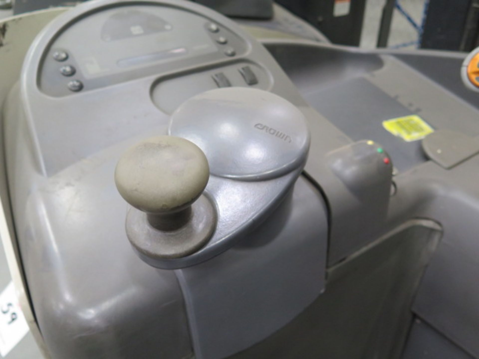 Crown 5200 Series 3500 Lb Cap Short Mast Stand-In Electric Reach ...