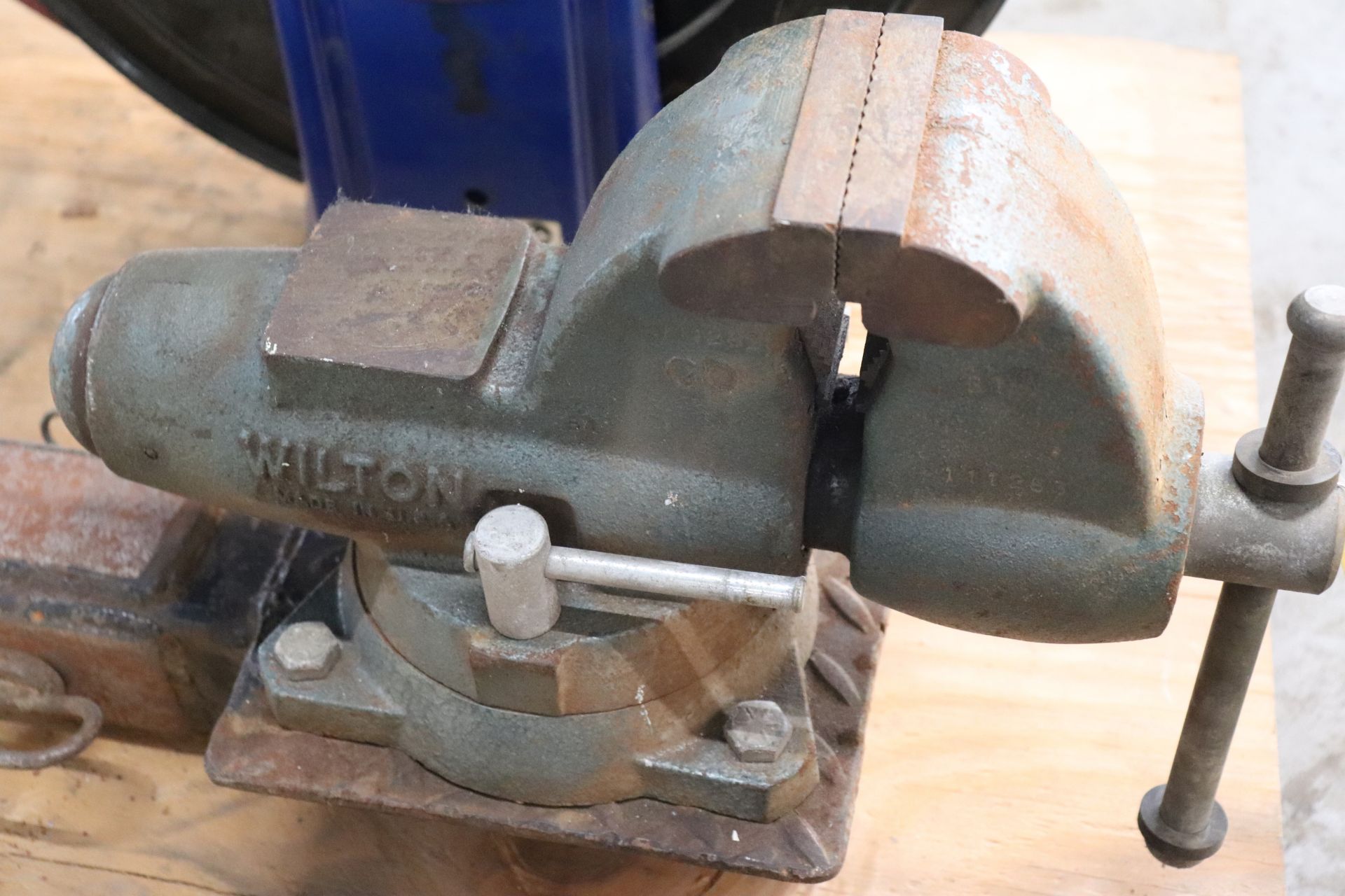 Wilton tabletop vise, model B1, serial 111262