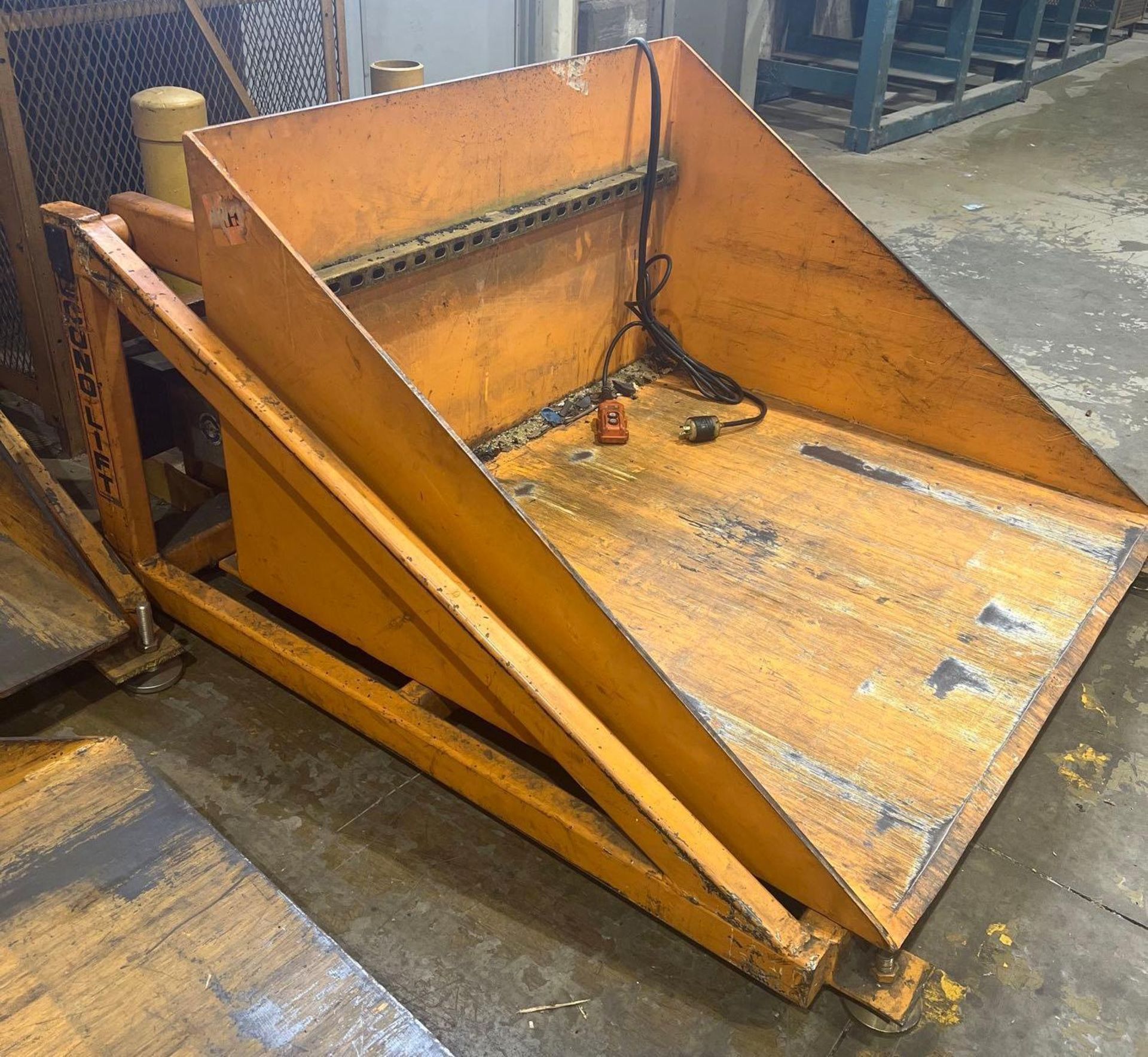 Loading Fee: $25 4000 Lb. Econo Lift Drive-on High Point Tilter Model ...