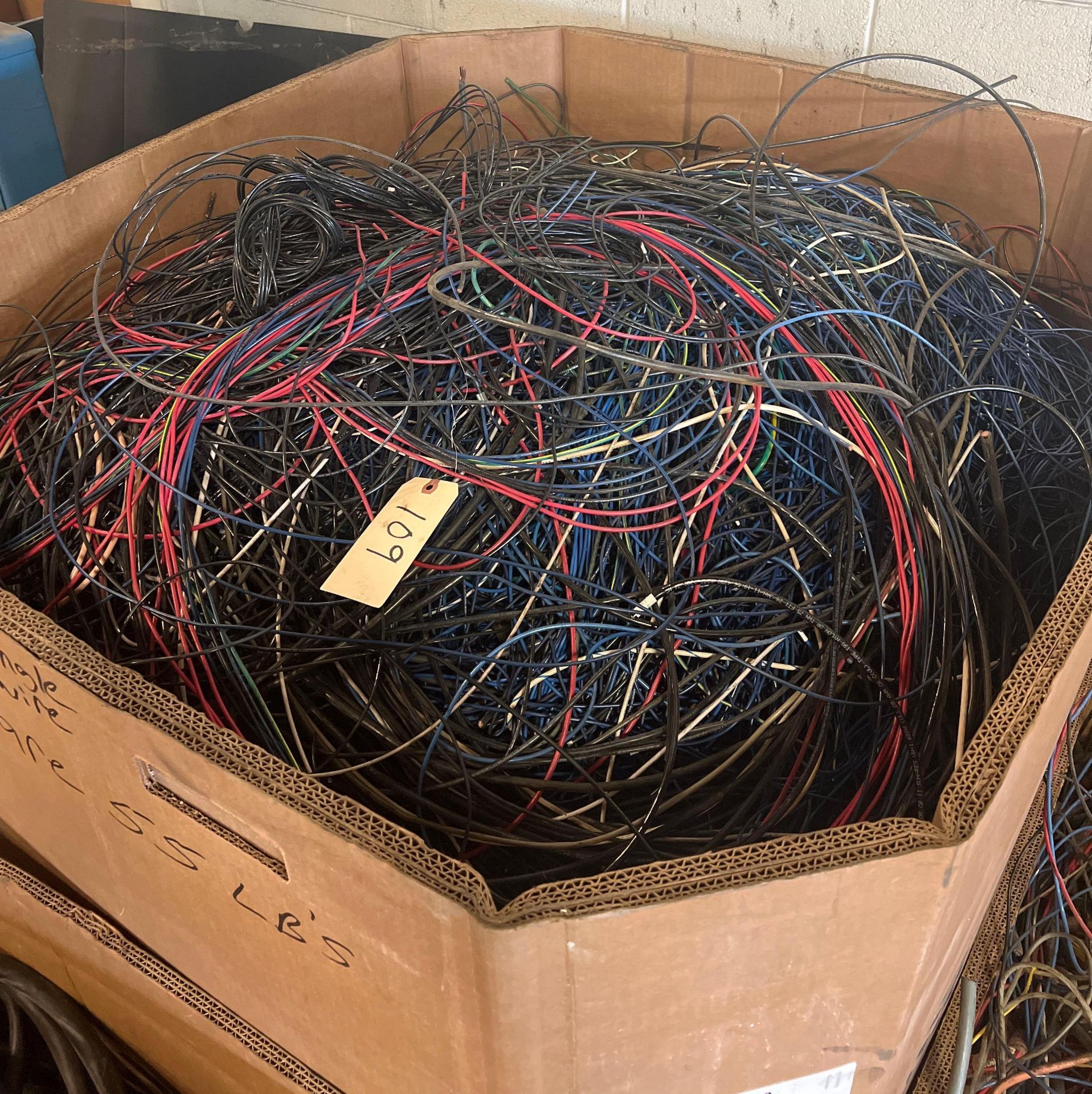 Scrap Wire (Single Wire) 1,556 Lbs. (Includes Tare Weight) Tare: 55 Lbs.