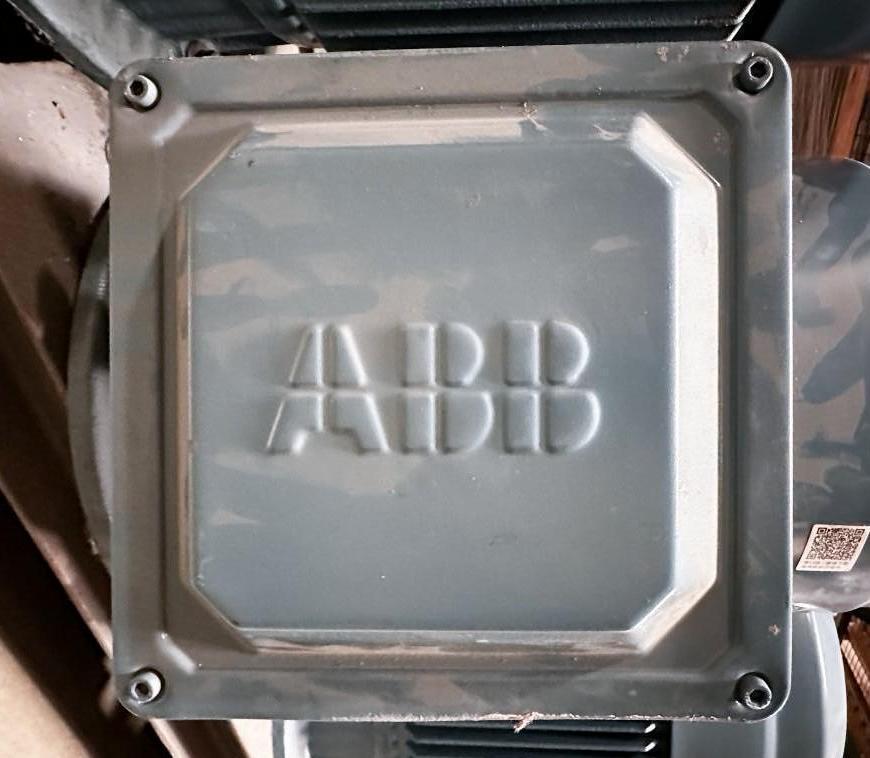 ABB Motor drives, 4 CT Model: M2BAX 160 MLA2 IMB5/IM3001 Voltage: 480 ...