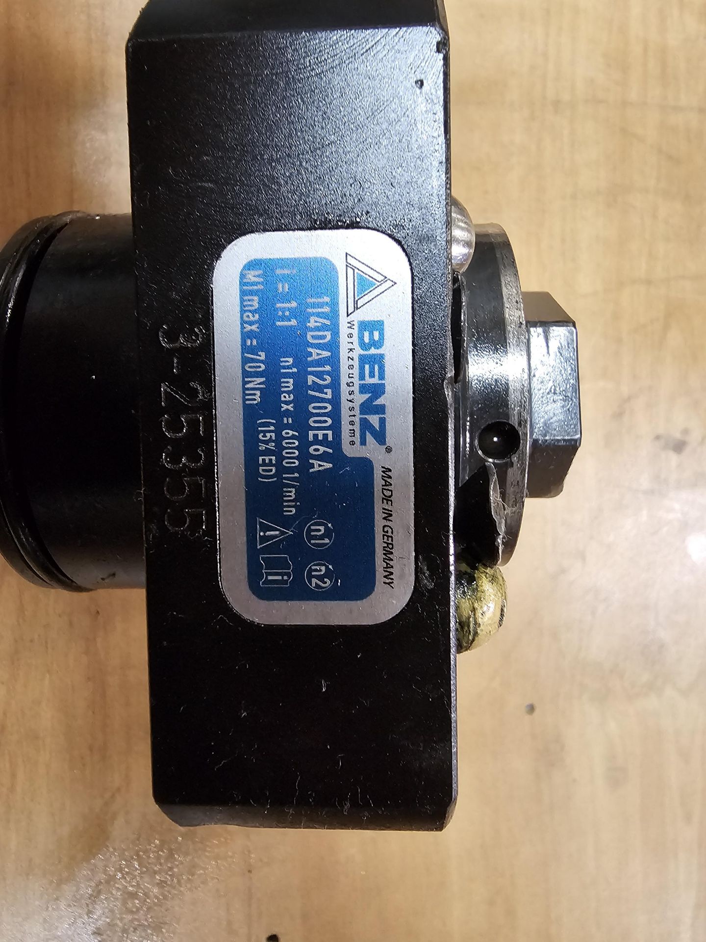 VERTICAL TYPE LIVE TOOL HOLDERS
