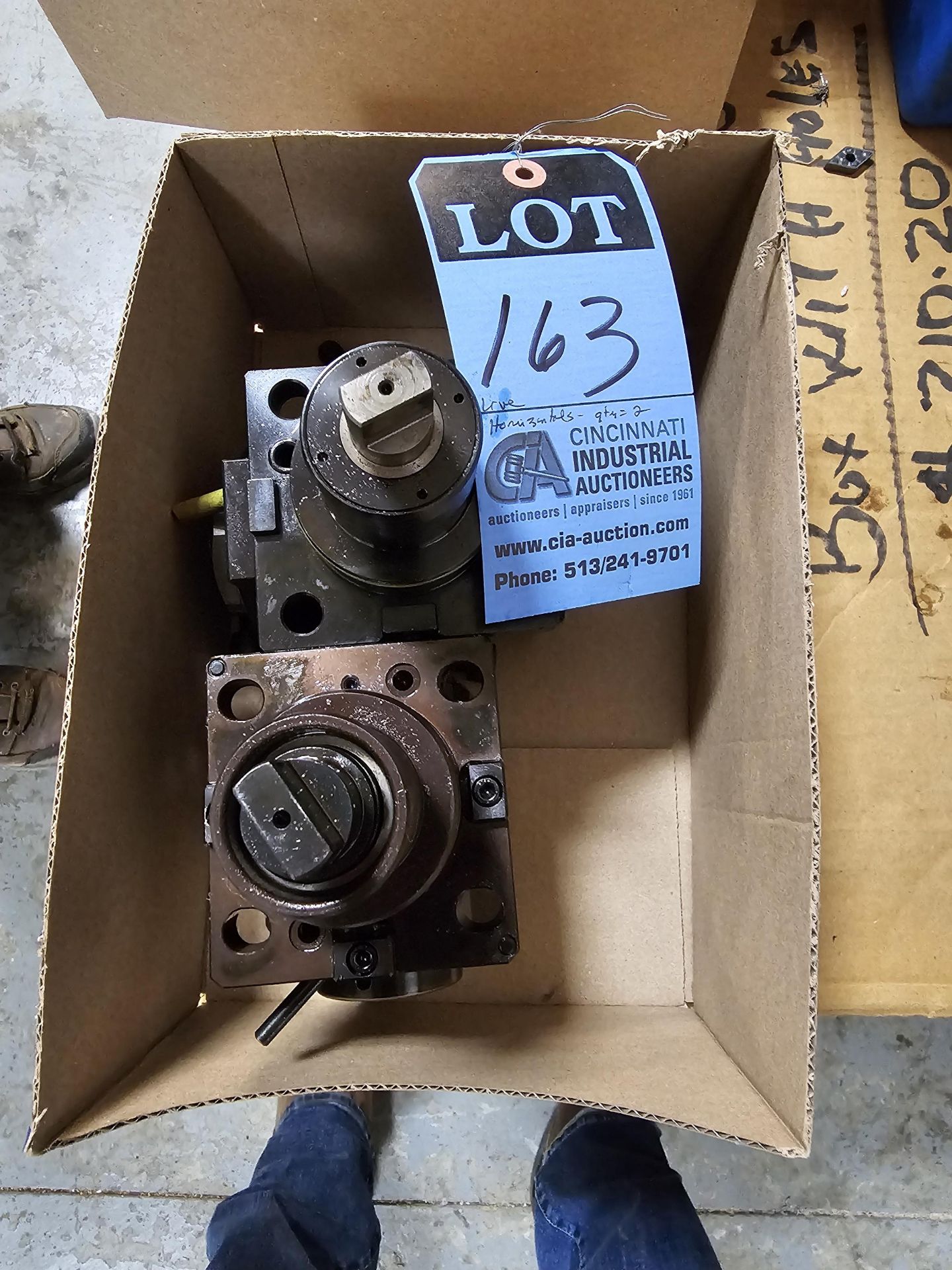 HORIZONTAL TYPE LIVE TOOL HOLDERS