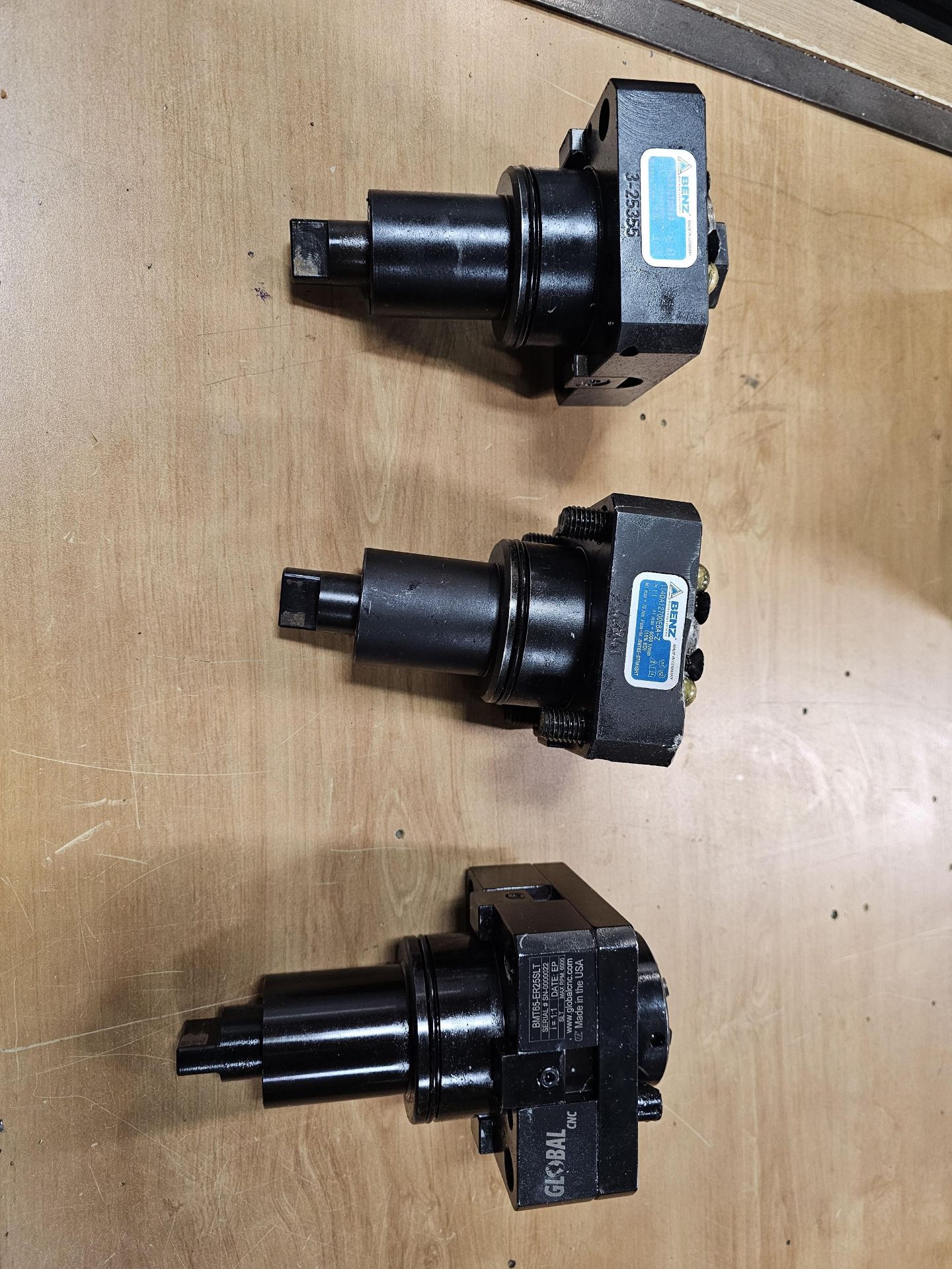 VERTICAL TYPE LIVE TOOL HOLDERS